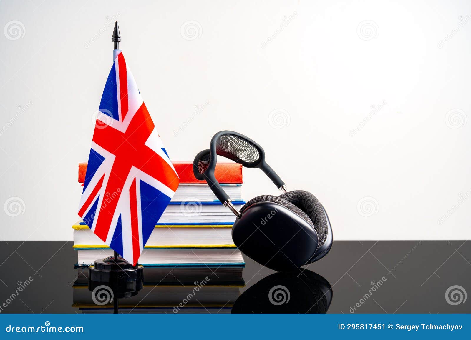 English Language Learning Concept with Books and Flag of Great Britain ...