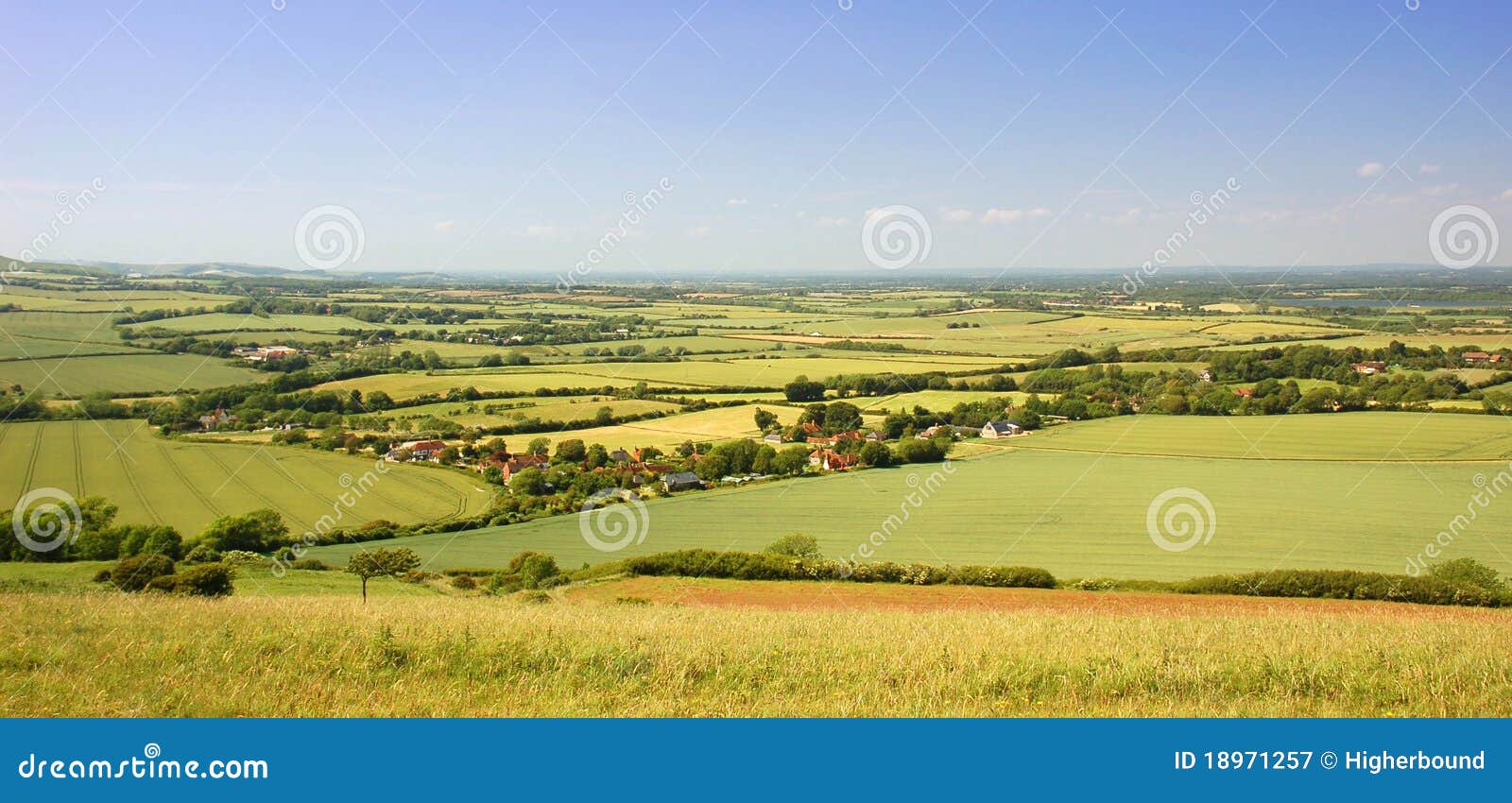 English Rolling Countryside Stock Image - Image of crop, counties: 18971257