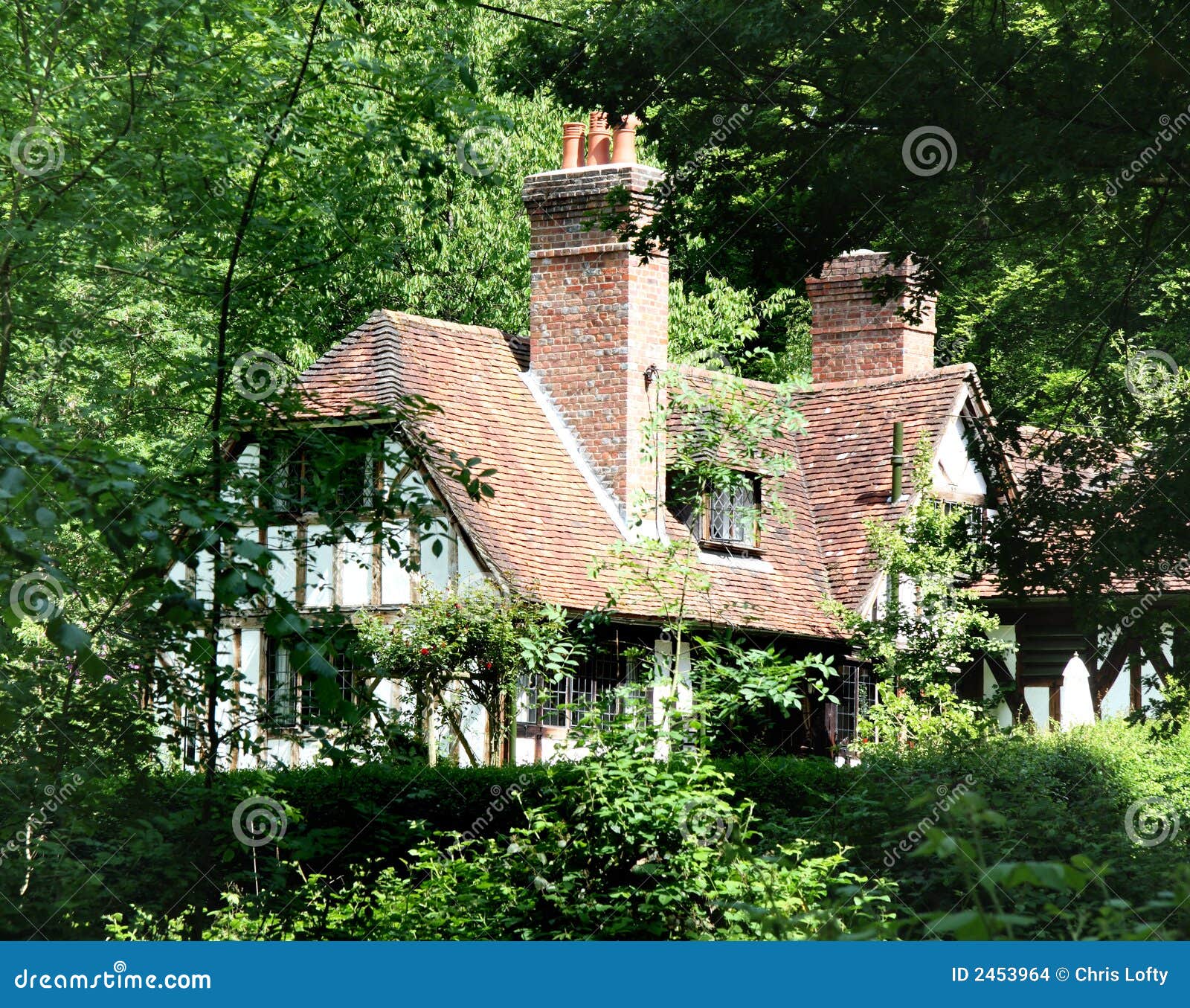 English Rural Cottage stock photo. Image of wood, idyllic - 2453964