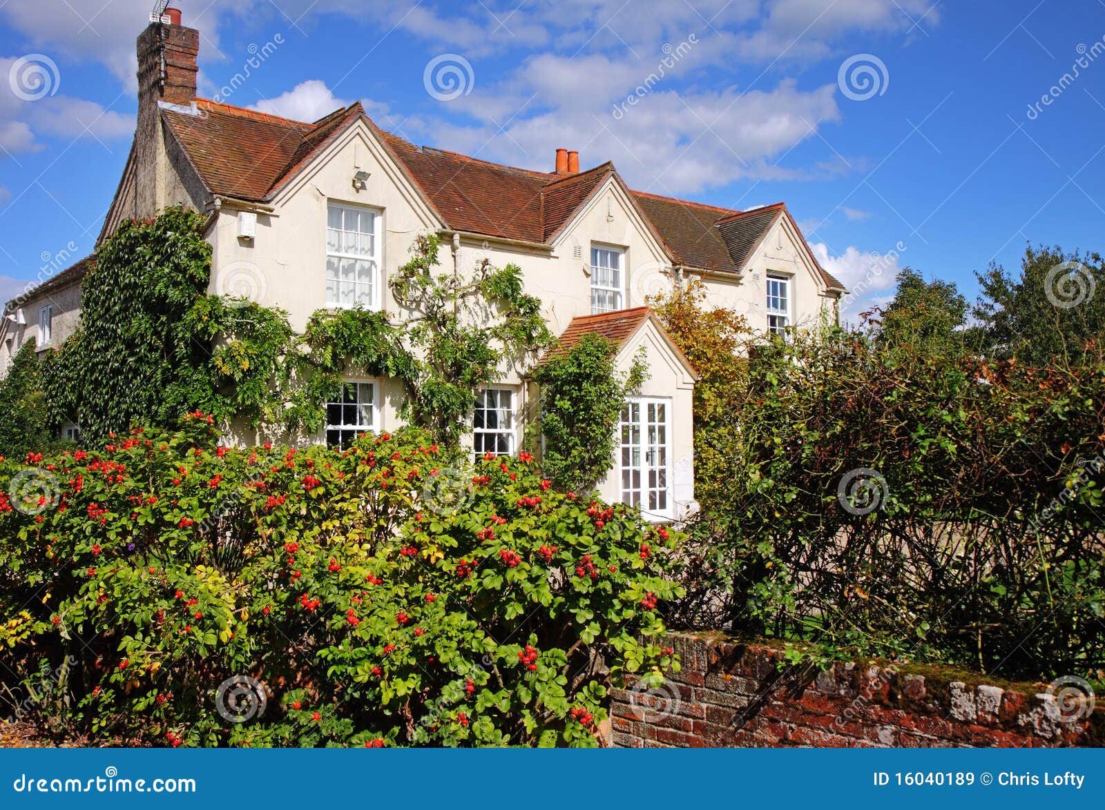 English Rural House and Garden Stock Image - Image of europe, travel ...