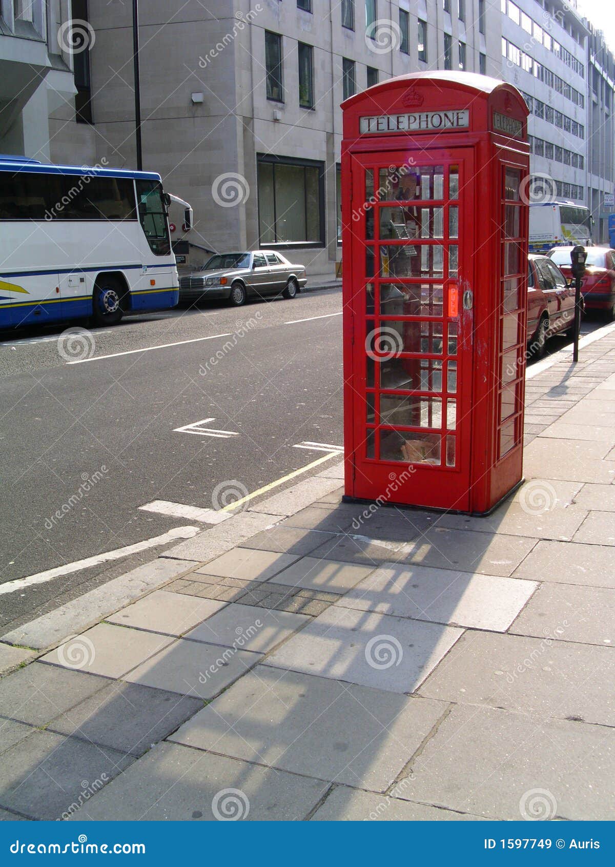 English telephone booth stock image. Image of buzz, city - 1597749