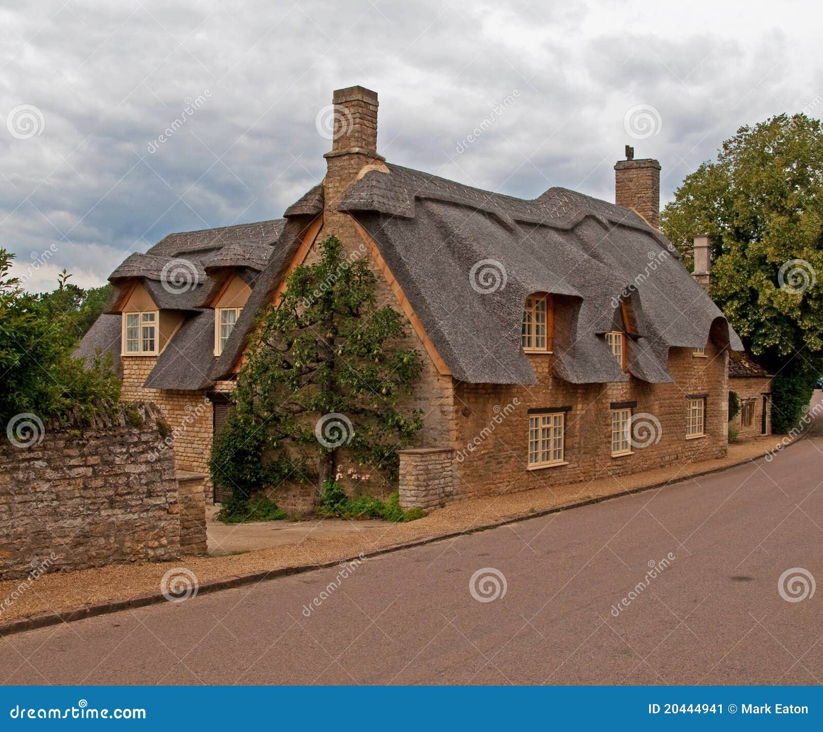 English Thatched Cottage stock image. Image of northampton - 20444941