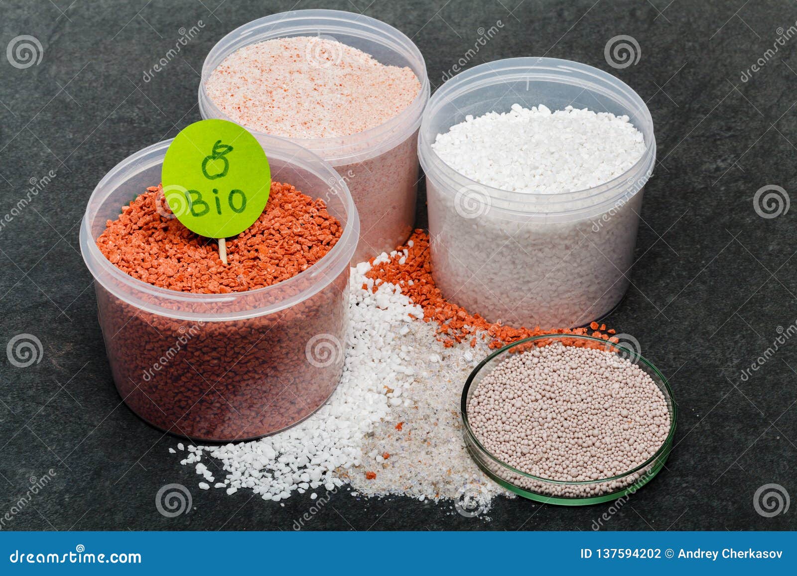 Engrais D'azote Ou Engrais D'urée Photo stock - Image du ammonium, main ...