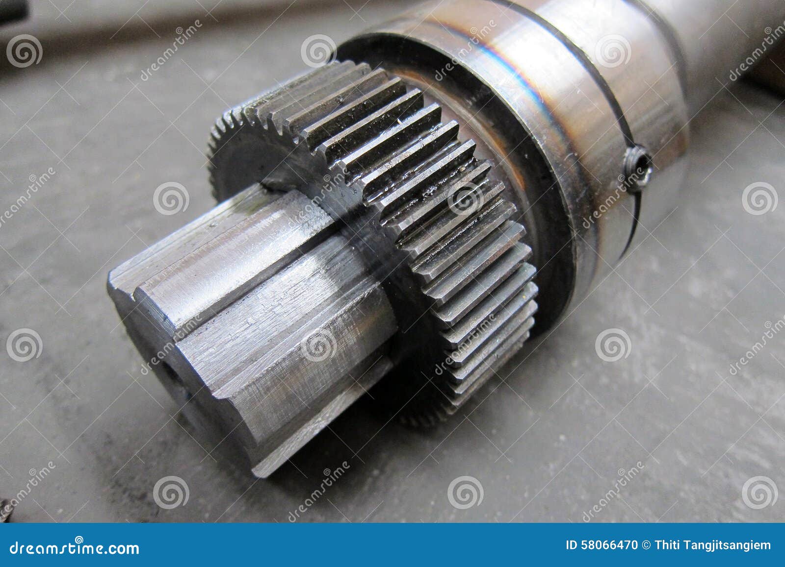 Engranaje del motor foto de archivo. Imagen de industria - 58066470