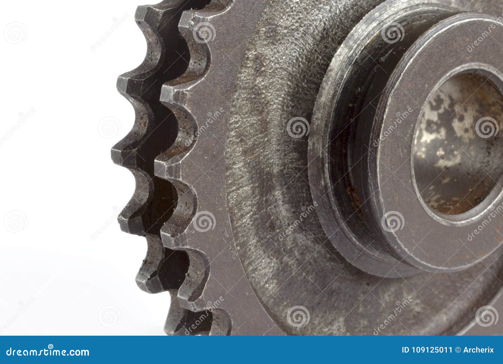 Engranaje en blanco imagen de archivo. Imagen de metal - 109125011