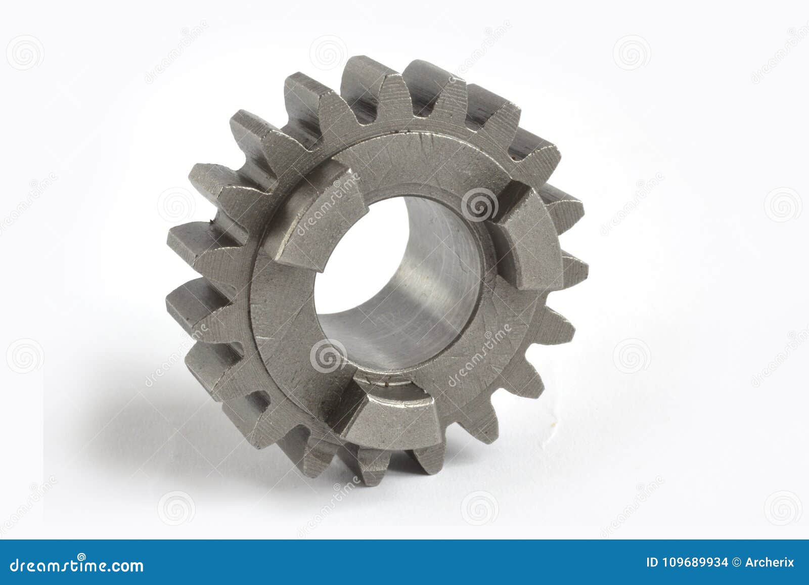Engranaje en blanco foto de archivo. Imagen de fondo - 109689934