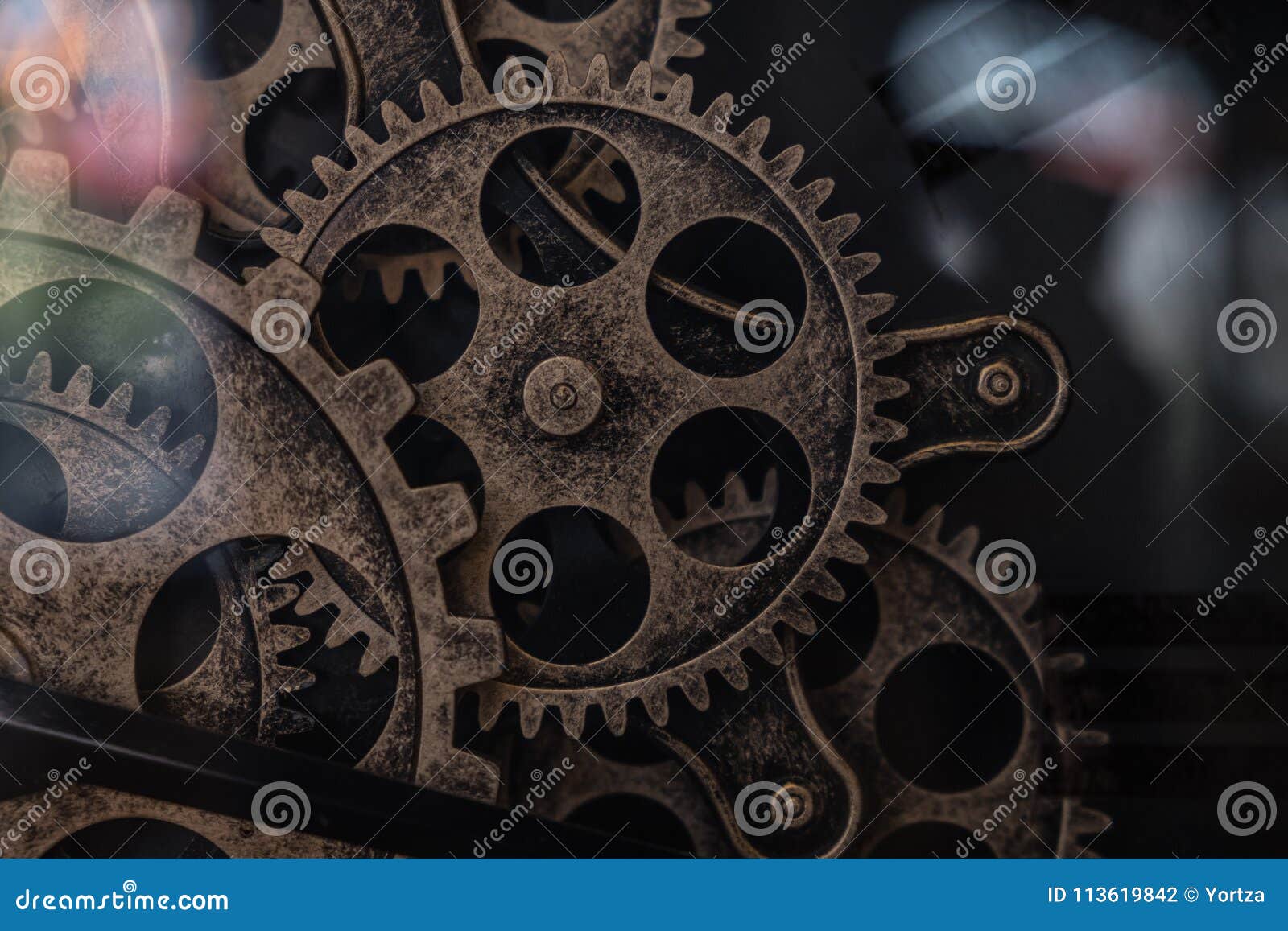 Engranaje en reloj foto de archivo. Imagen de macro - 113619842