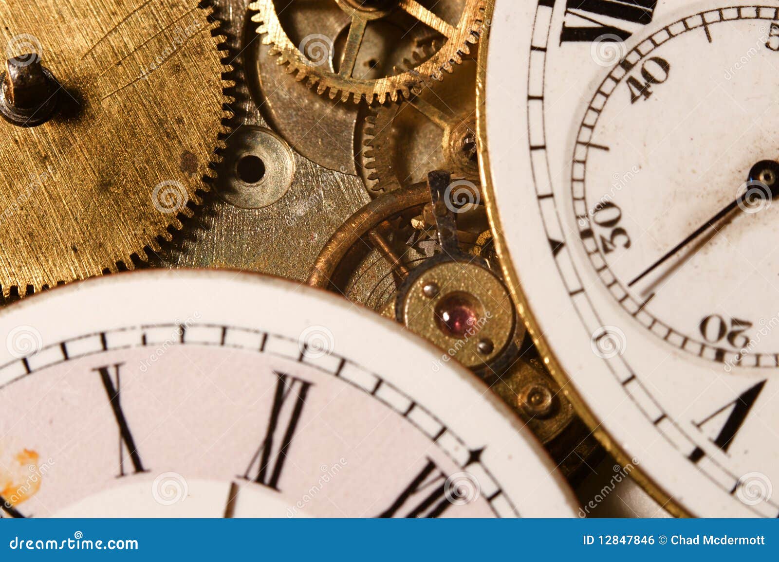 Engranajes del reloj foto de archivo. Imagen de cogwheel - 12847846