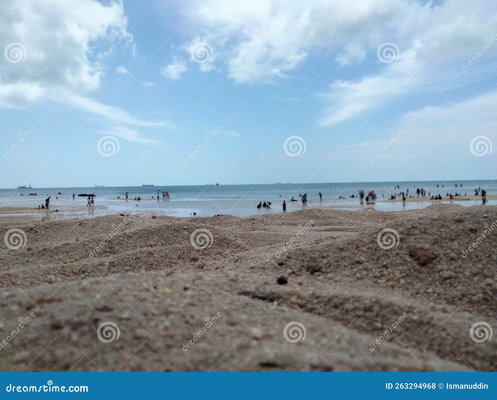 Enjoy the Beach during the Day Which is Full of Memories and Beauty ...