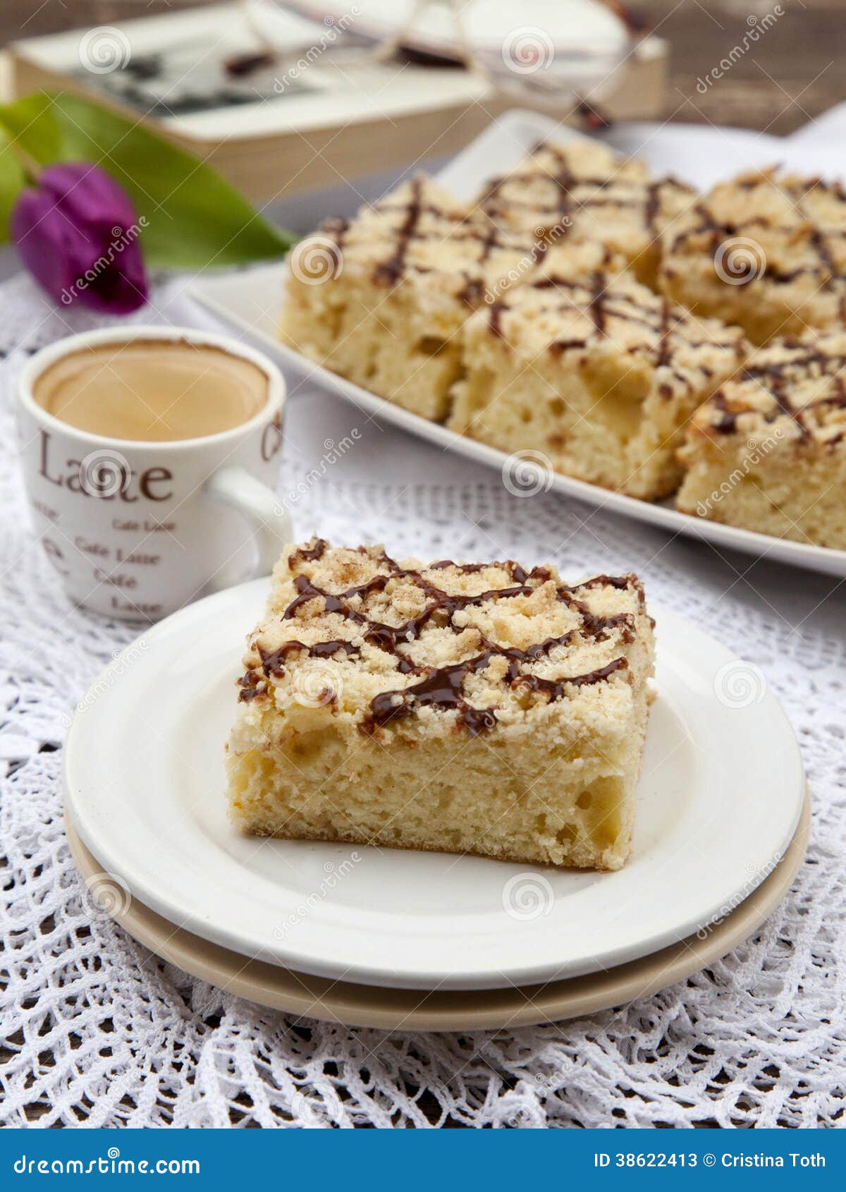 Enkel Kaka Och En Kopp Kaffe Fotografering för Bildbyråer - Bild av ...