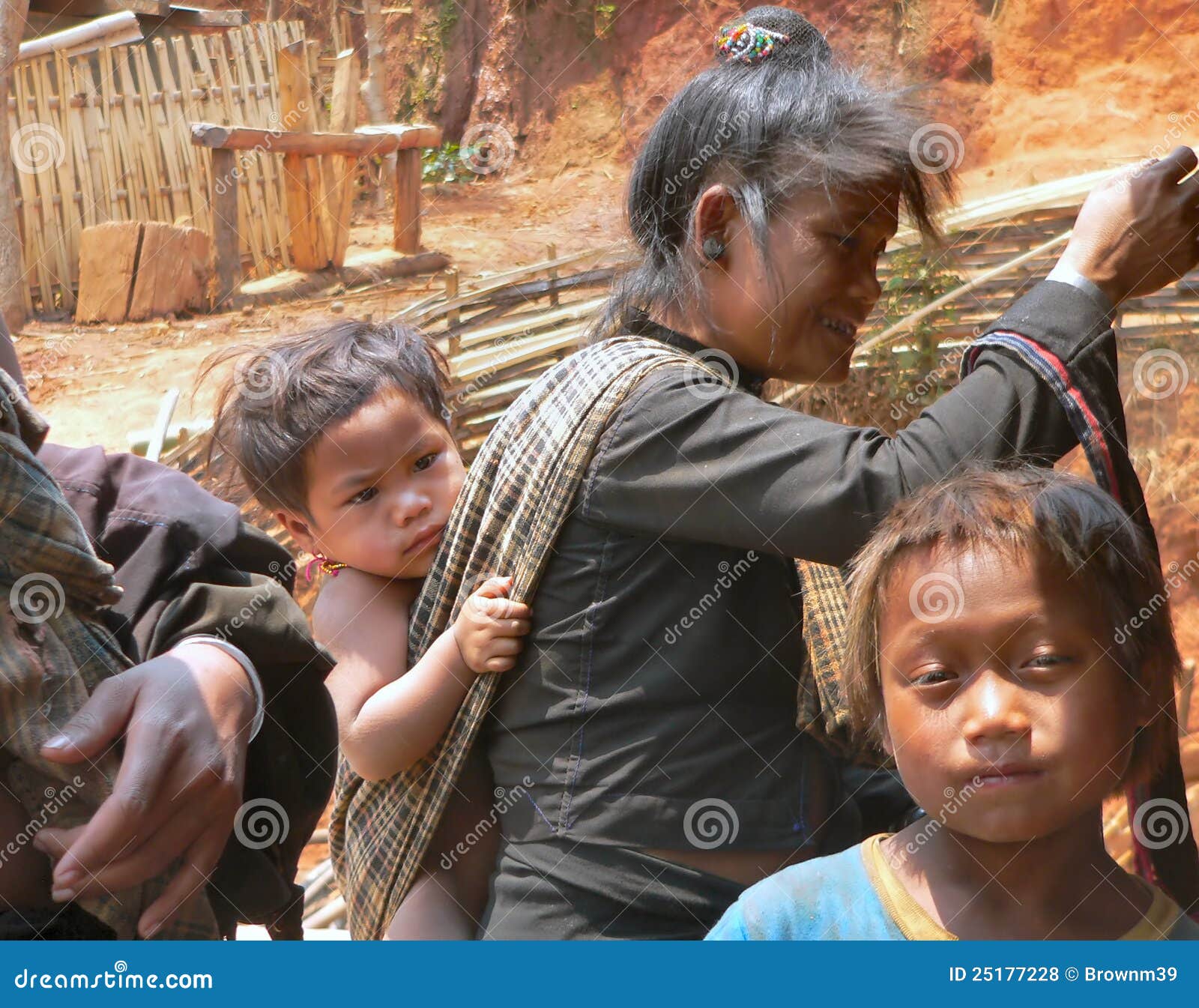 Enn Tribe Villager & Children Editorial Stock Photo - Image of family ...