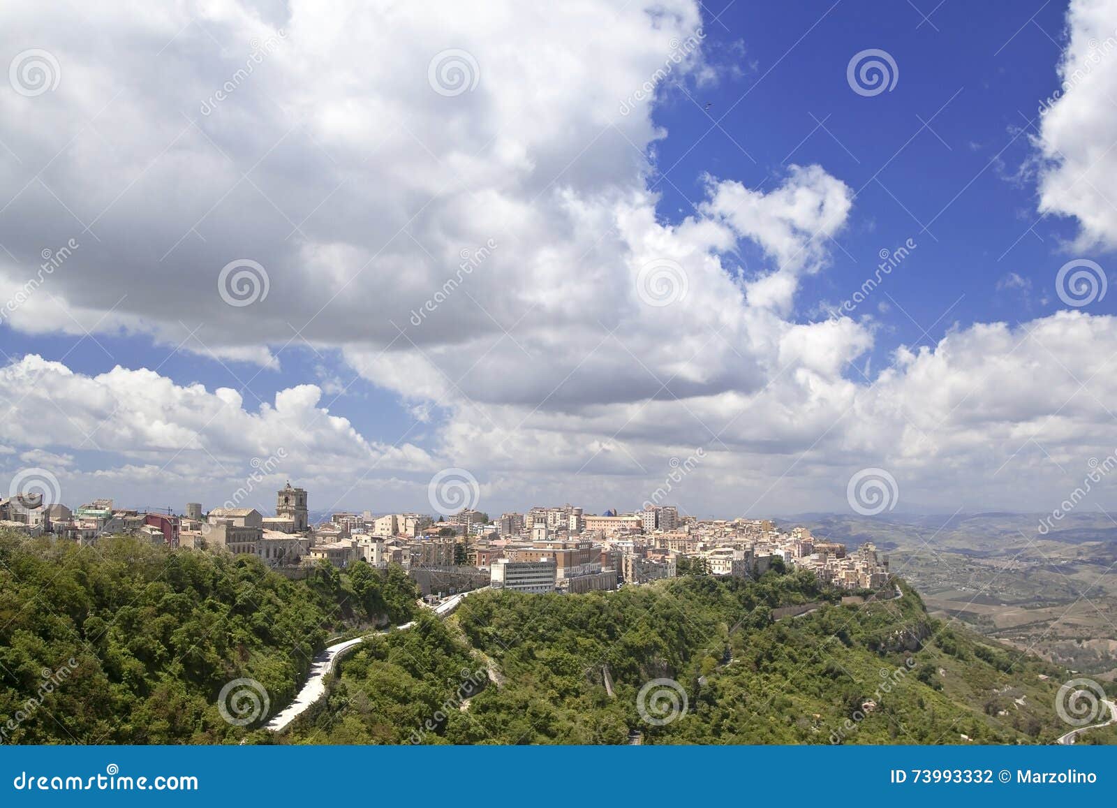 Enna fotografia stock. Immagine di ripido, urbano, sommità - 73993332