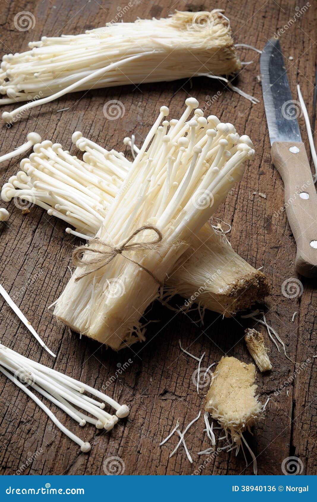 Enokitake photo stock. Image du normal, petit, végétarien - 38940136