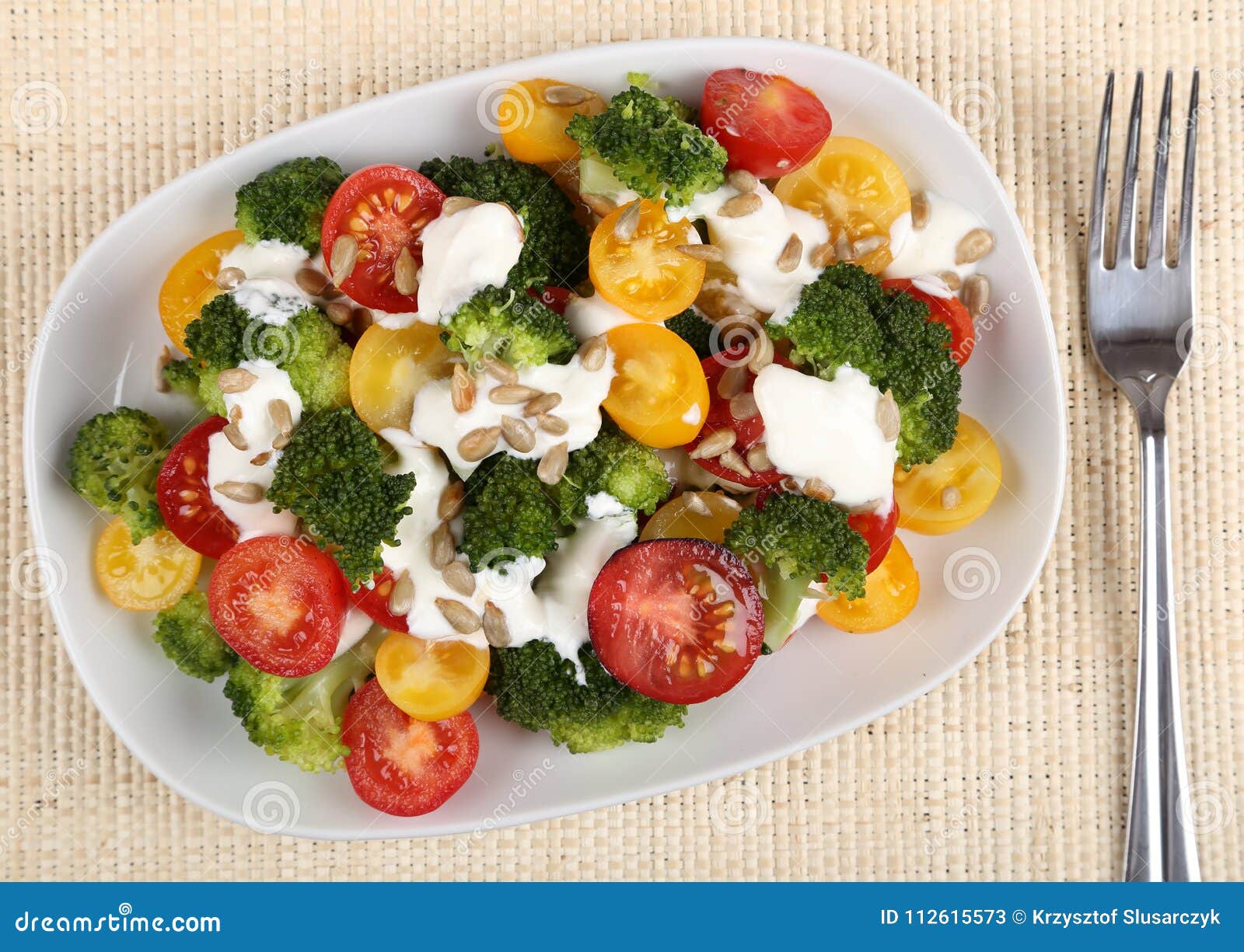 Ensalada colorida imagen de archivo. Imagen de alimento - 112615573