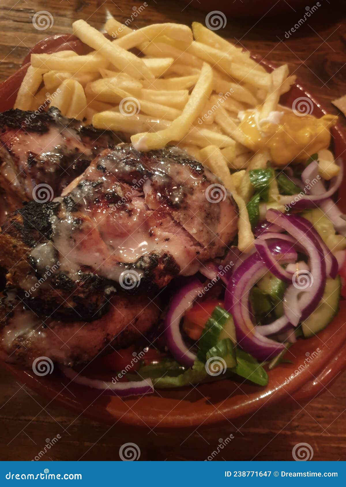 Ensalada De Chips De Pollo Tradicional Imagen de archivo - Imagen de ...