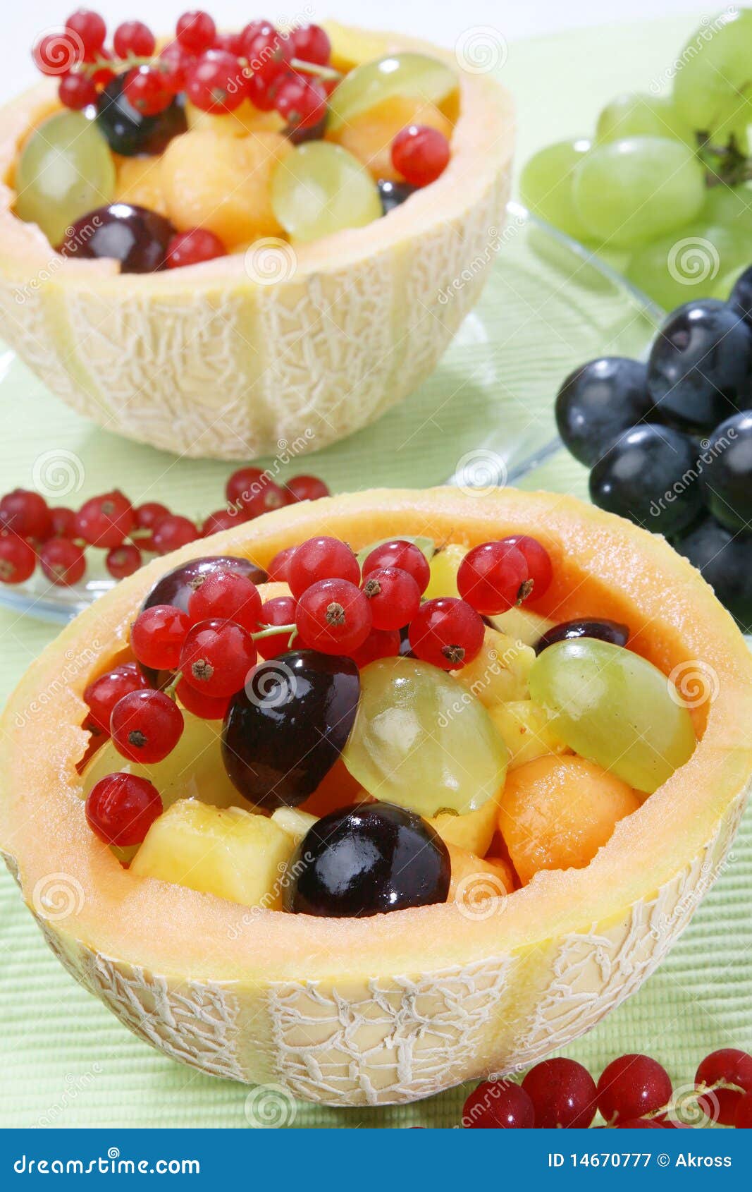 Ensalada De Fruta Mezclada Fresca Imagen de archivo - Imagen de uvas ...