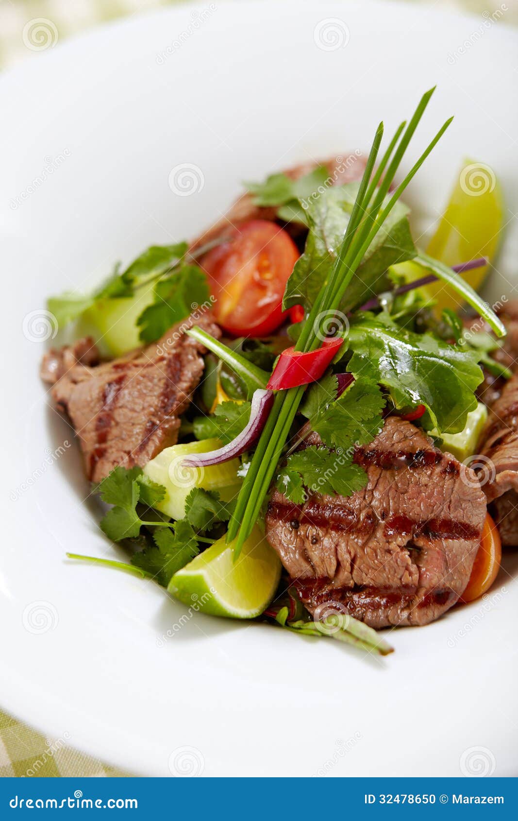 Ensalada de Roastbeef foto de archivo. Imagen de cena - 32478650