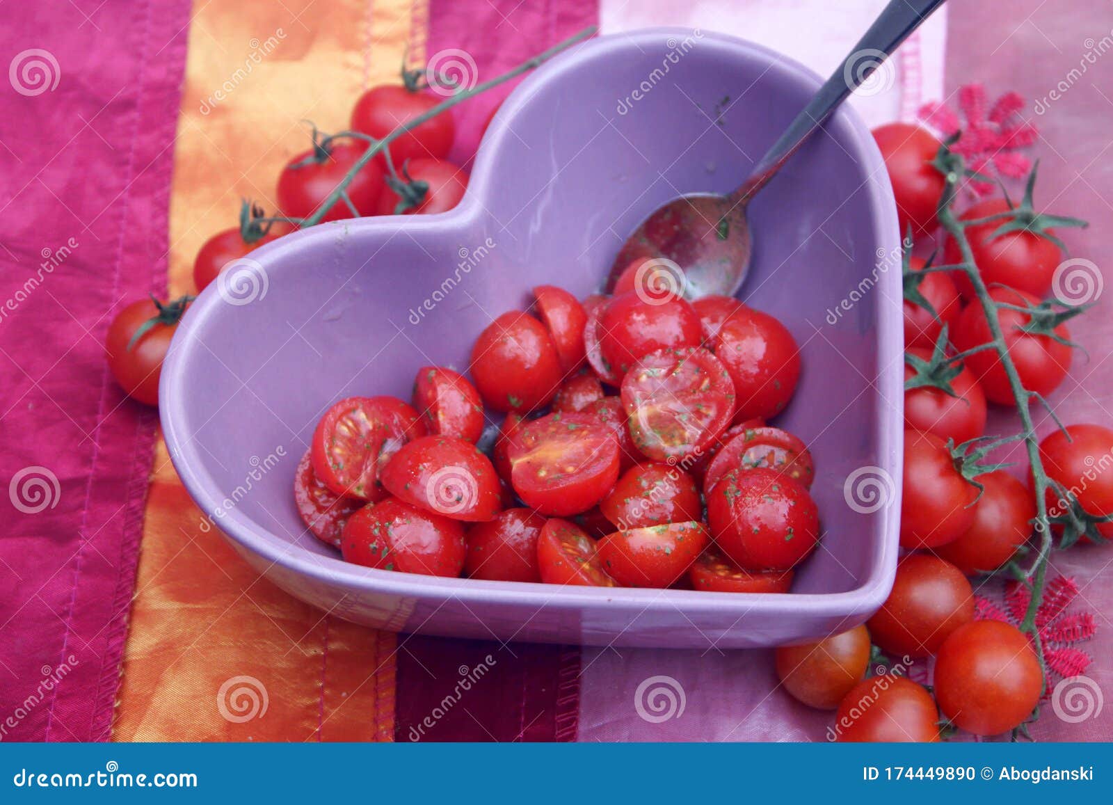 Ensalada De Tomates Con Cebollas Foto de archivo - Imagen de cebollas ...