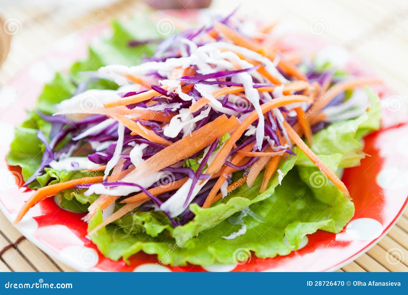 Ensalada Y Lechuga De La Col-zanahoria Foto de archivo - Imagen de ...
