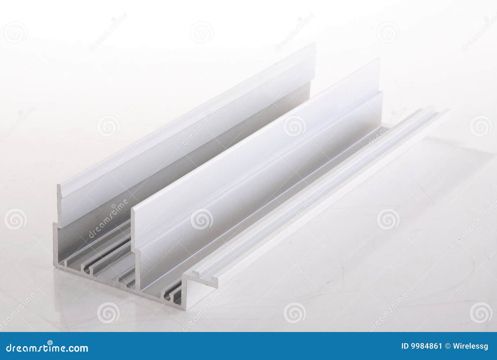 Ensamblaje del duraluminio imagen de archivo. Imagen de plateado - 9984861