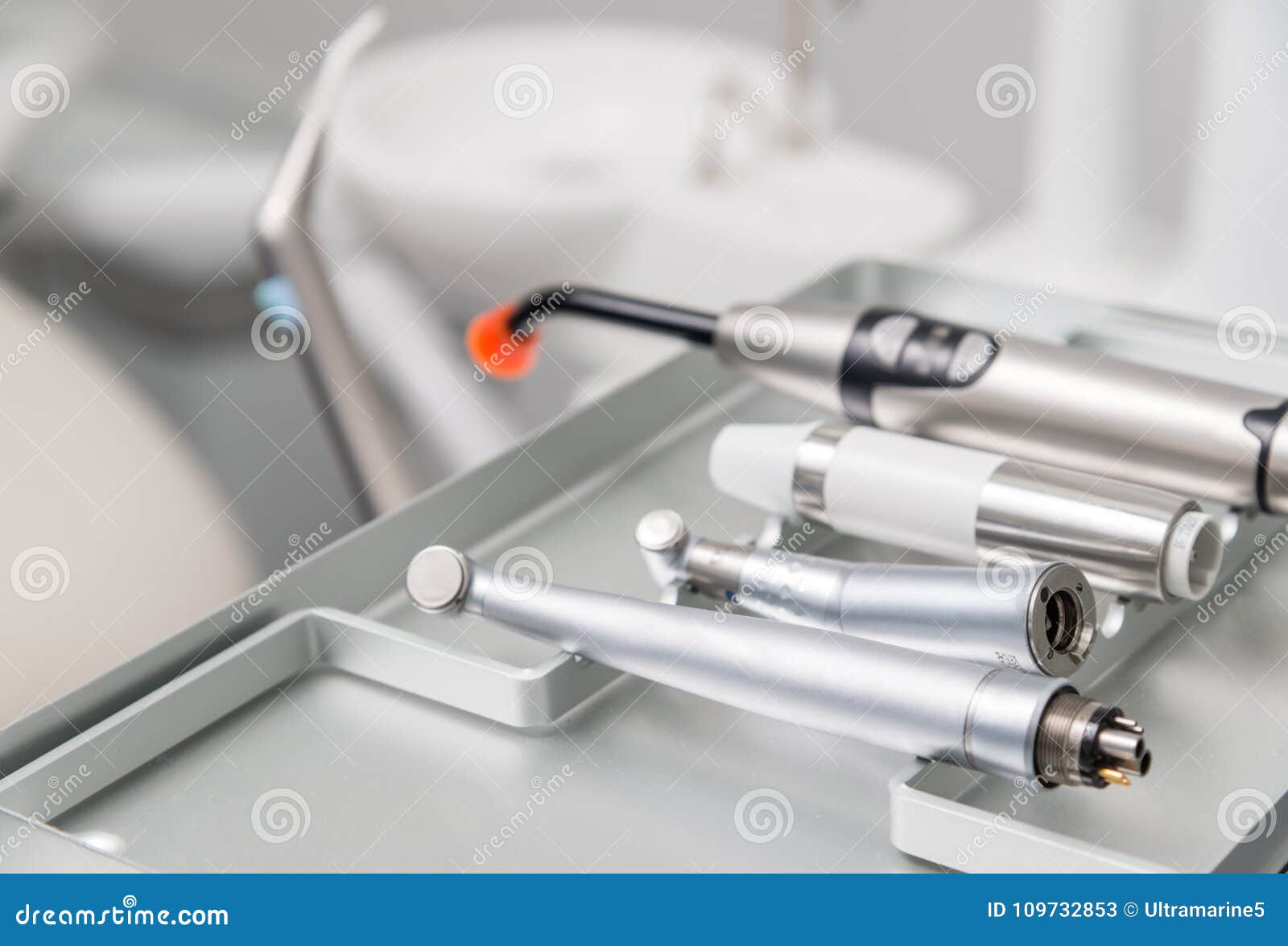 Ensemble D'instruments Et D'outils Dentaires Image stock - Image du ...