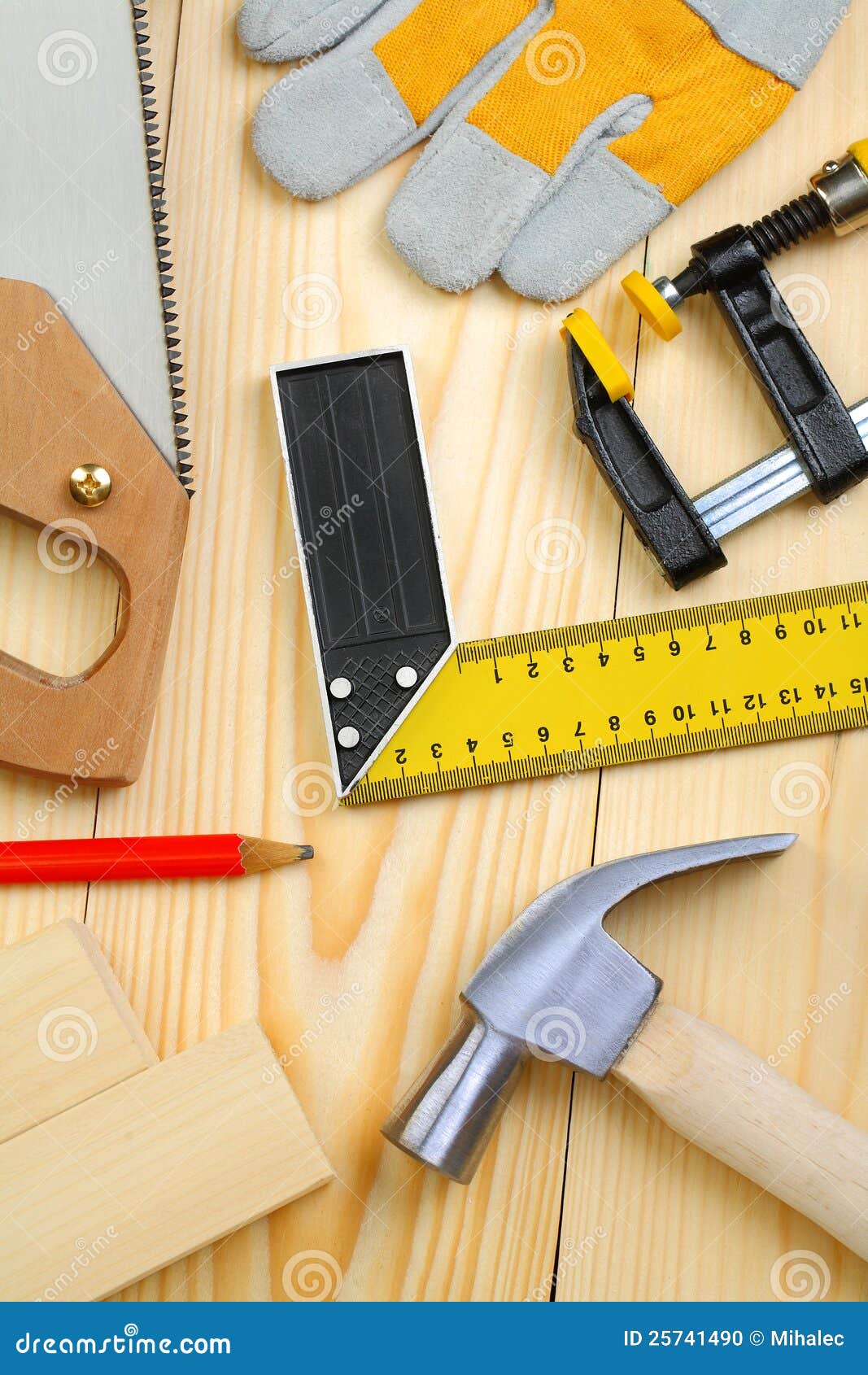 Ensemble D'outils De Menuiserie Sur Les Planches En Bois Photo stock ...