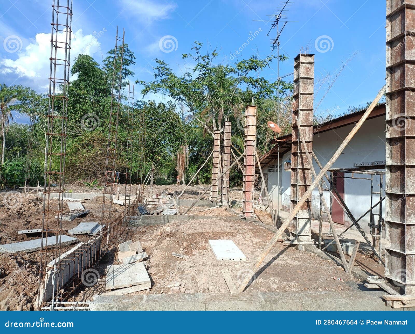 Enter the Form of Concrete Pouring Columns. Stock Photo - Image of ...