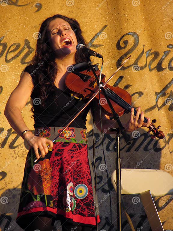 Entertainer Lili Haydn editorial photo. Image of occupy - 21499311