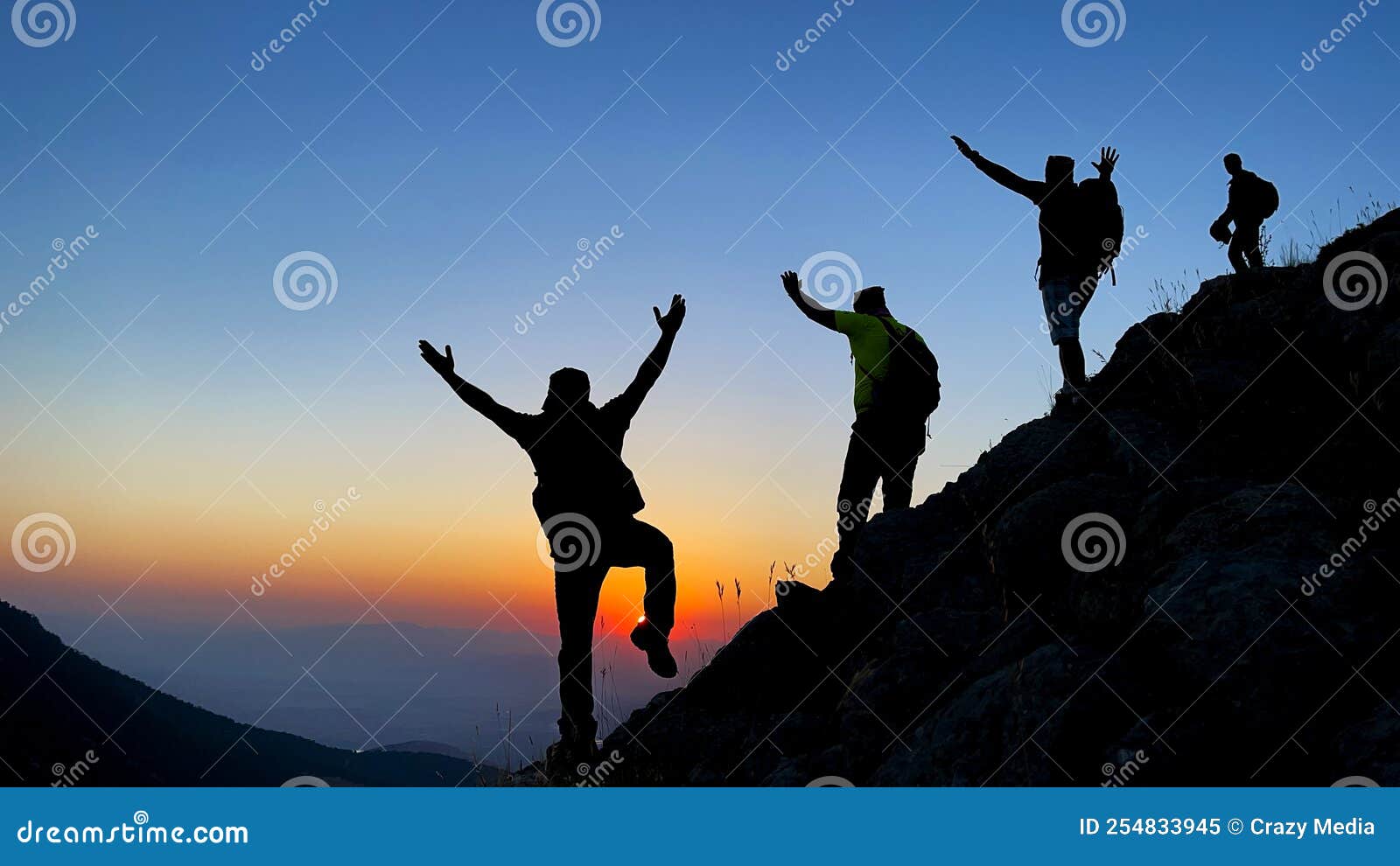 Enthusiasm, Success and Harmonious Movements of Mountaineers at the ...