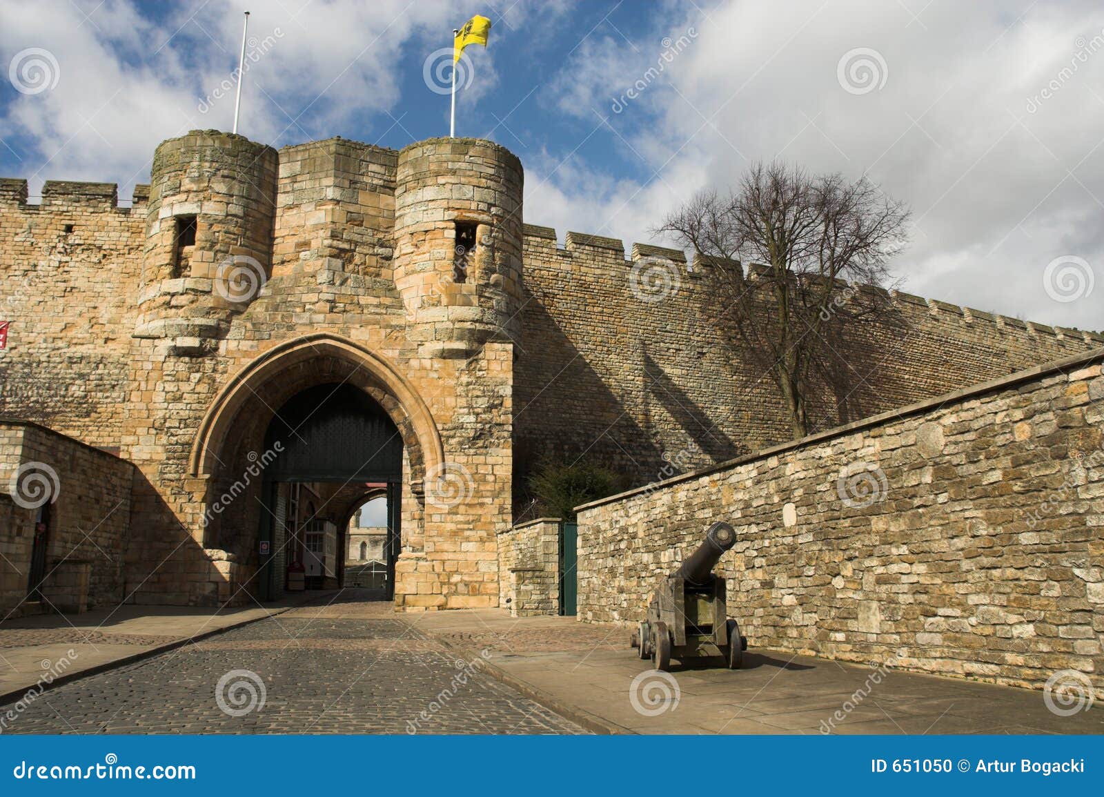 Entrada al castillo foto de archivo. Imagen de ciudadela - 651050