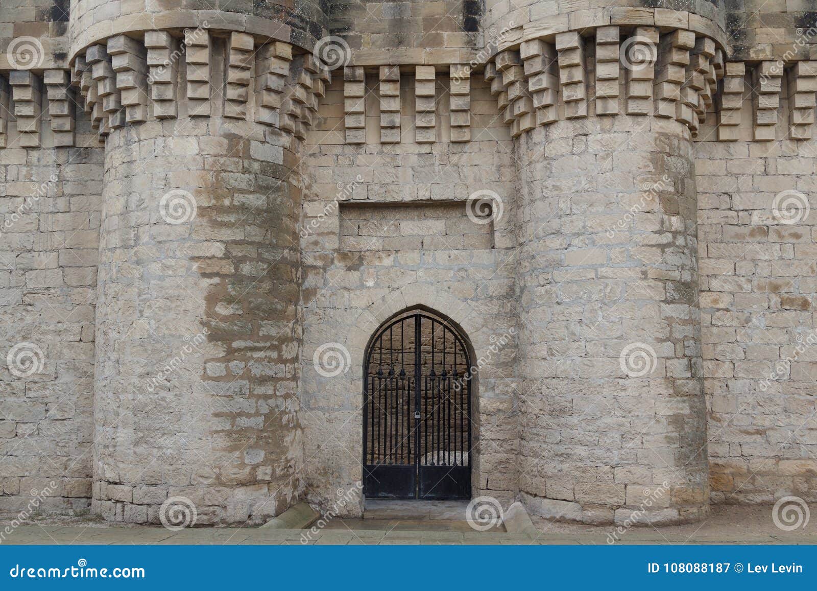 Entrada Al Castillo Medieval En Mardakan Imagen de archivo - Imagen de ...