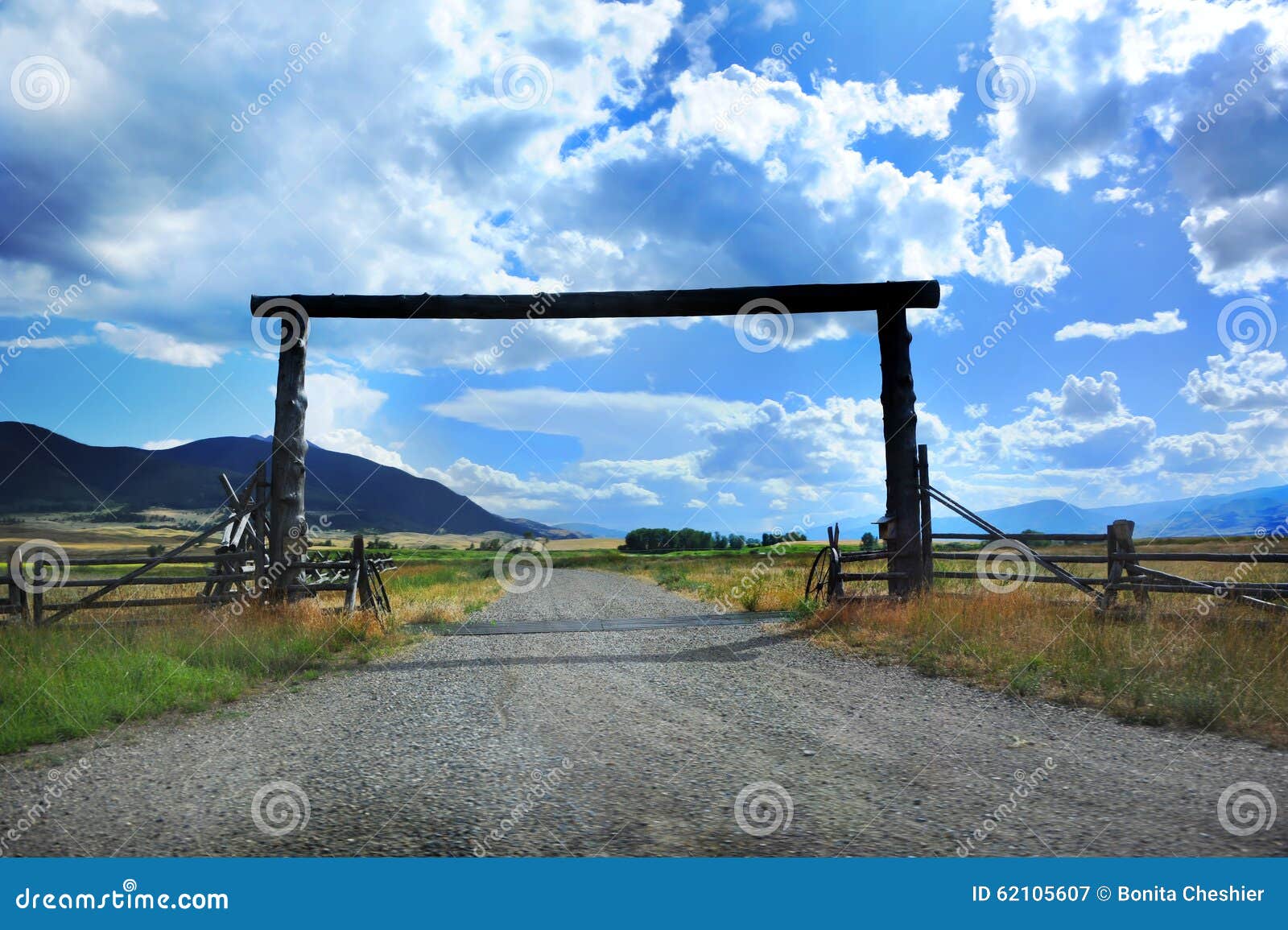 Entrada al rancho imagen de archivo. Imagen de montana - 62105607