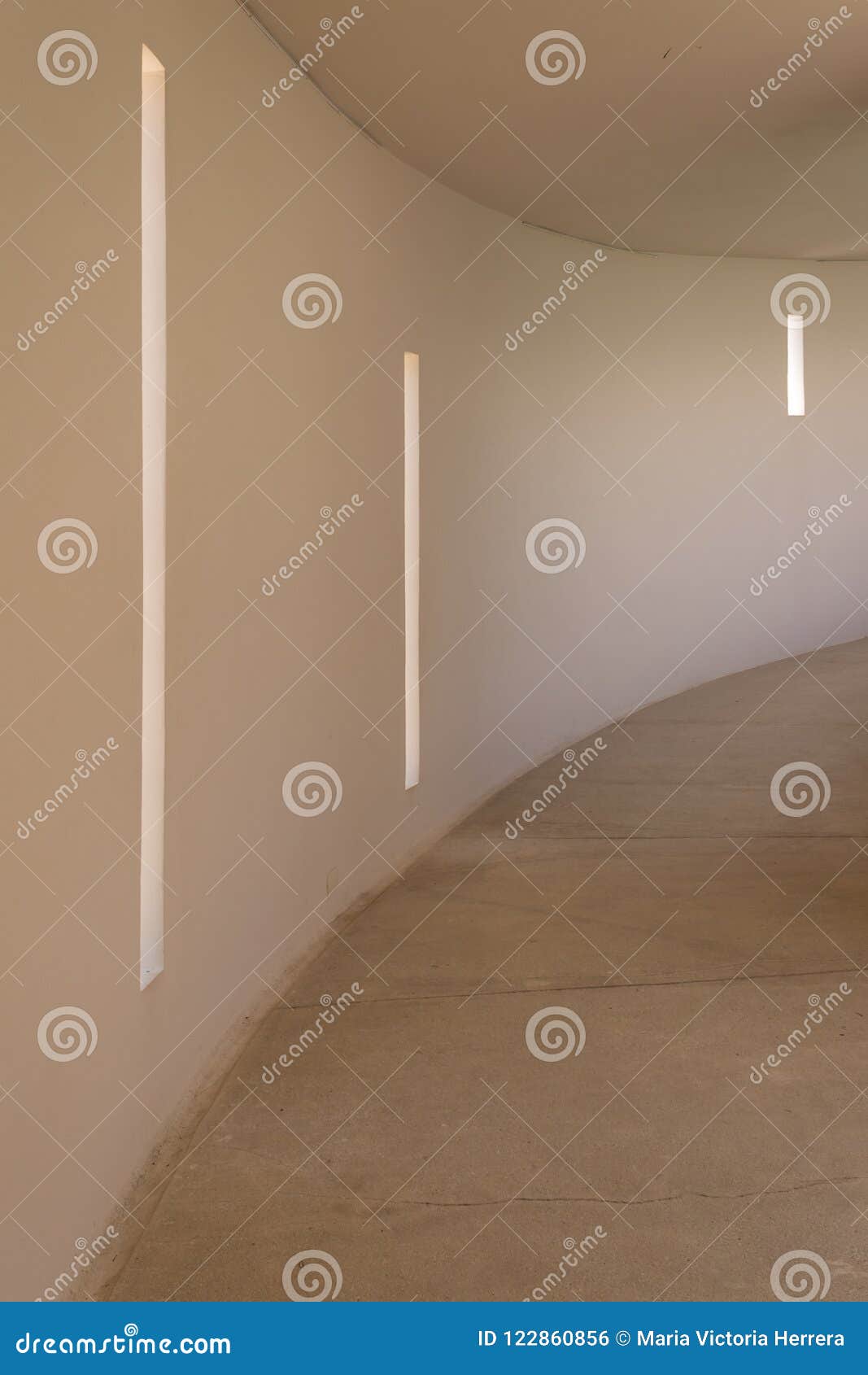 Entrada circular da rampa foto editorial. Imagem de paralela - 122860856