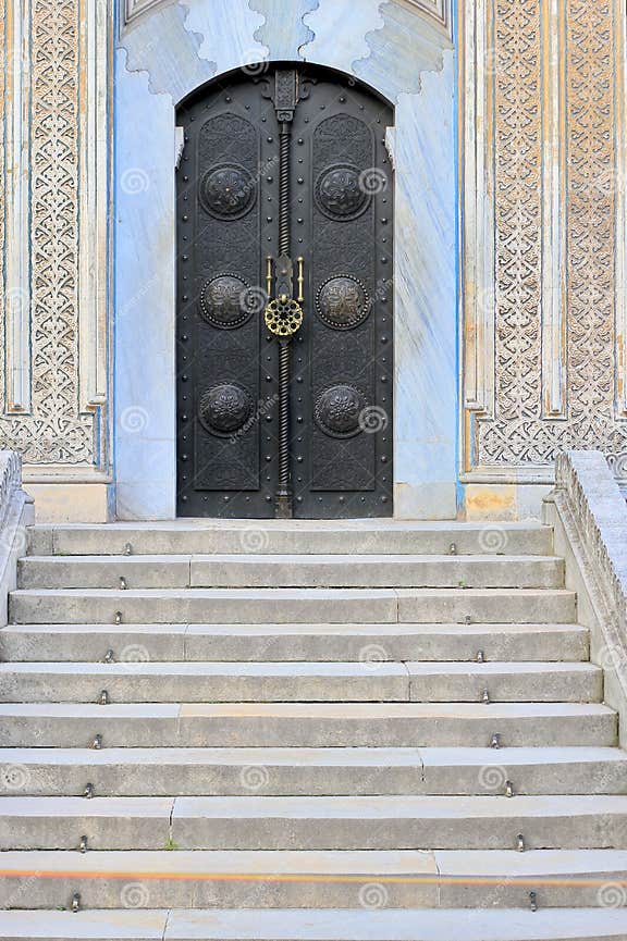 Entrada da catedral imagem de stock. Imagem de arquitetura - 32517677