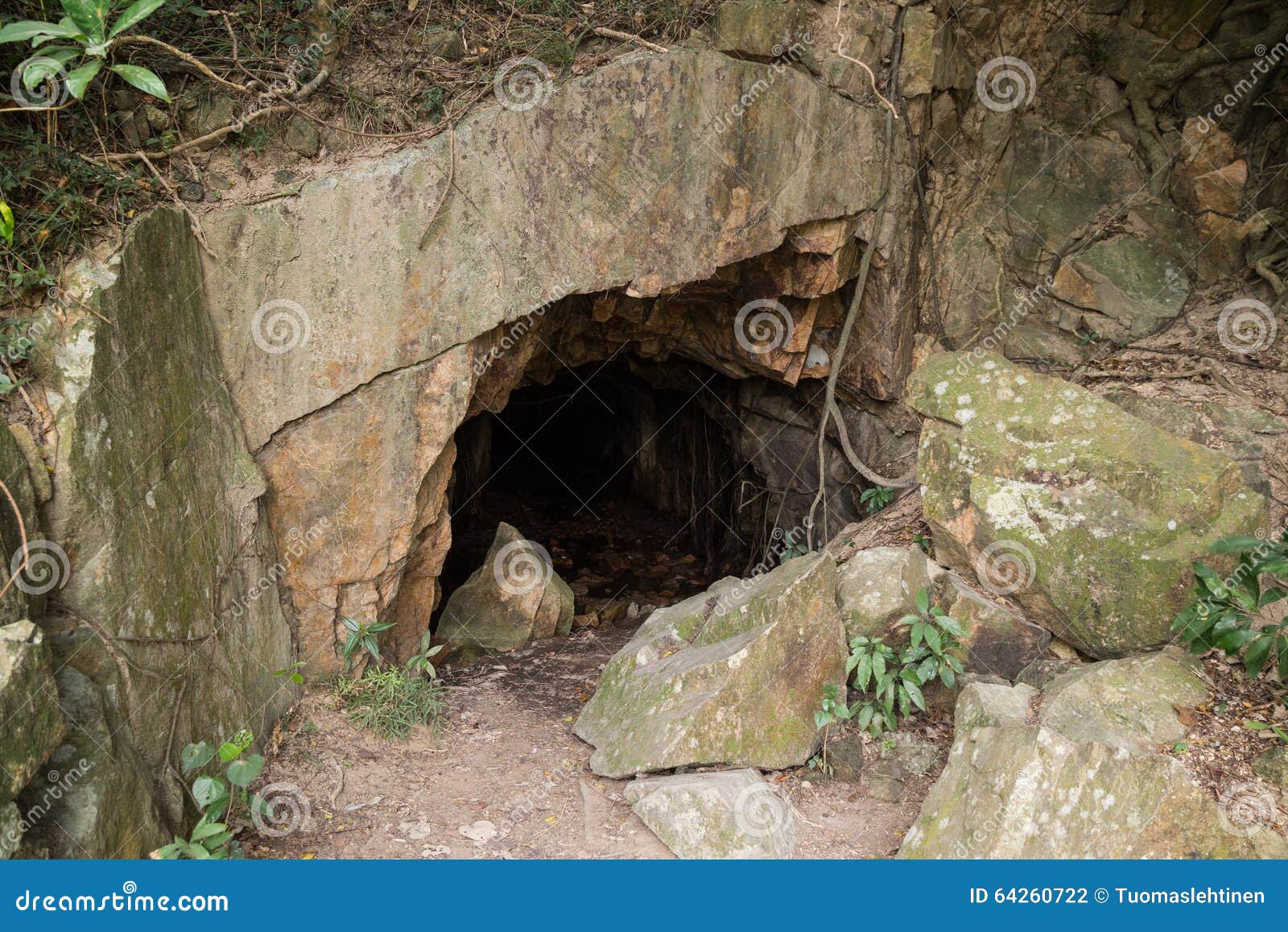 Entrada Da Caverna Na Ilha De Lamma Foto de Stock - Imagem de porcelana ...