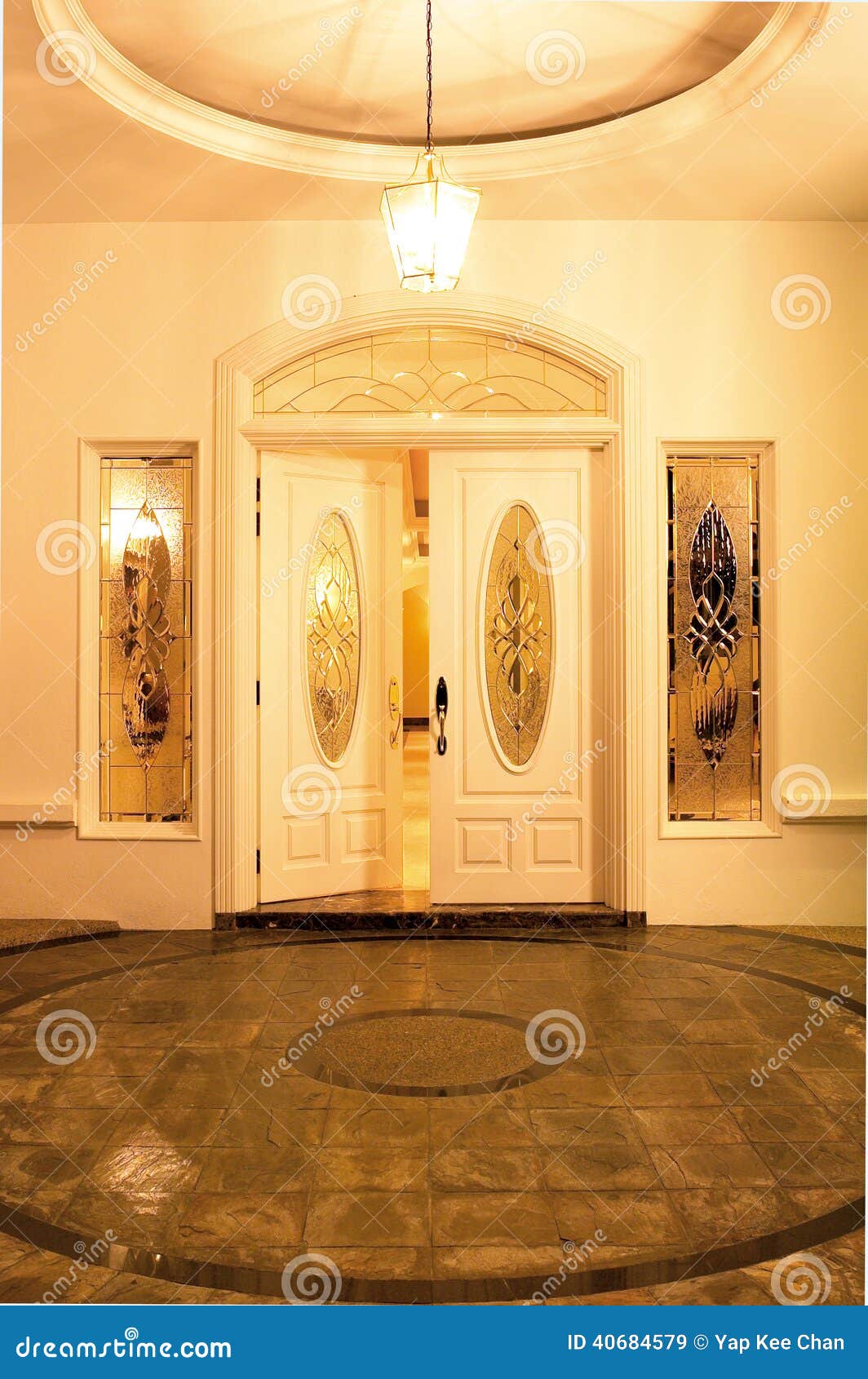 Entrada da porta principal imagem de stock. Imagem de assoalho - 40684579