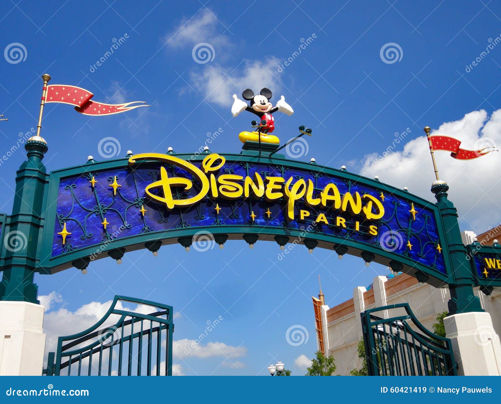 Entrada De Disneylândia Paris Imagem de Stock Editorial - Imagem de ...