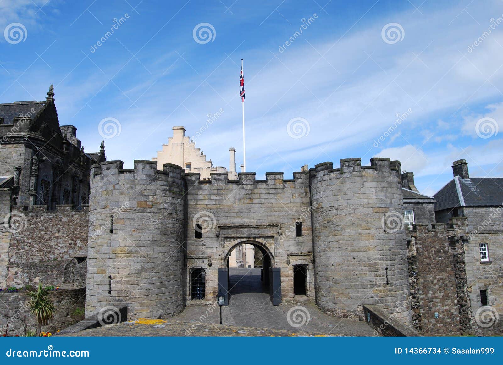 Entrada del castillo foto de archivo. Imagen de rampa - 14366734