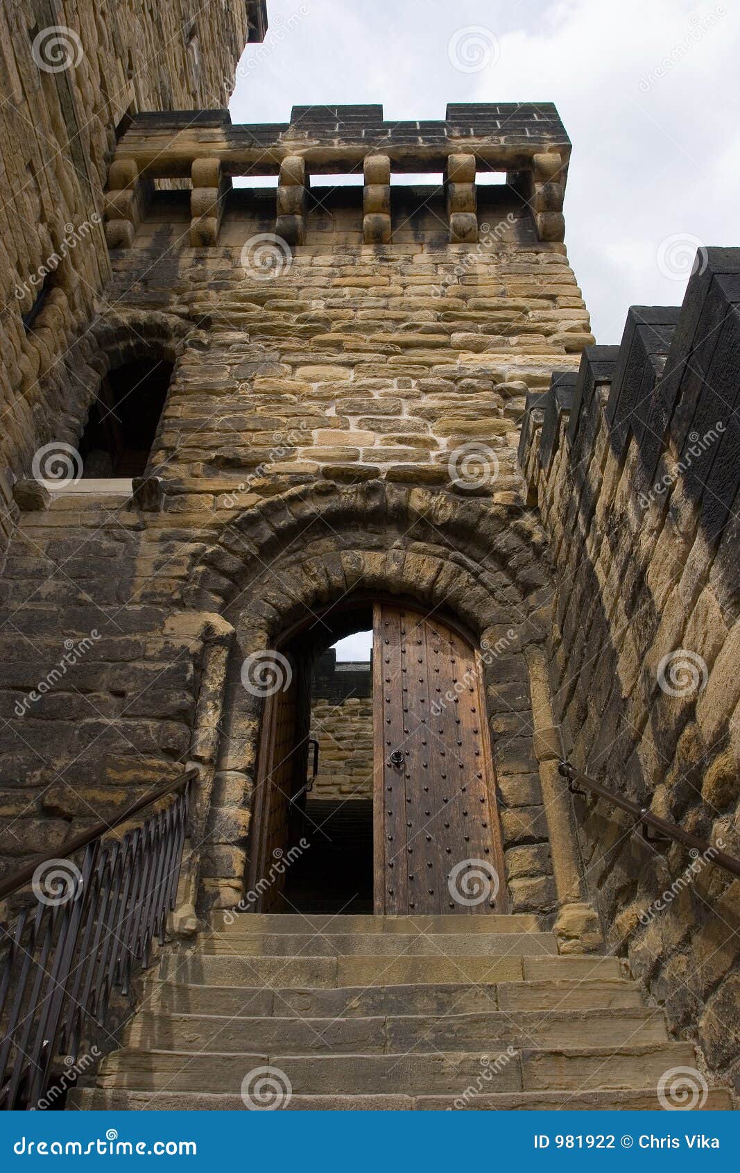 Entrada del castillo foto de archivo. Imagen de ladrillo - 981922