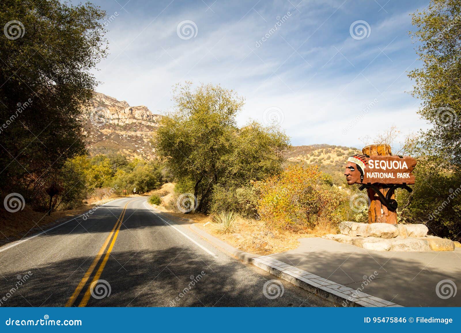 Entrada Del Parque Nacional De Secoya Foto editorial - Imagen de yermo ...