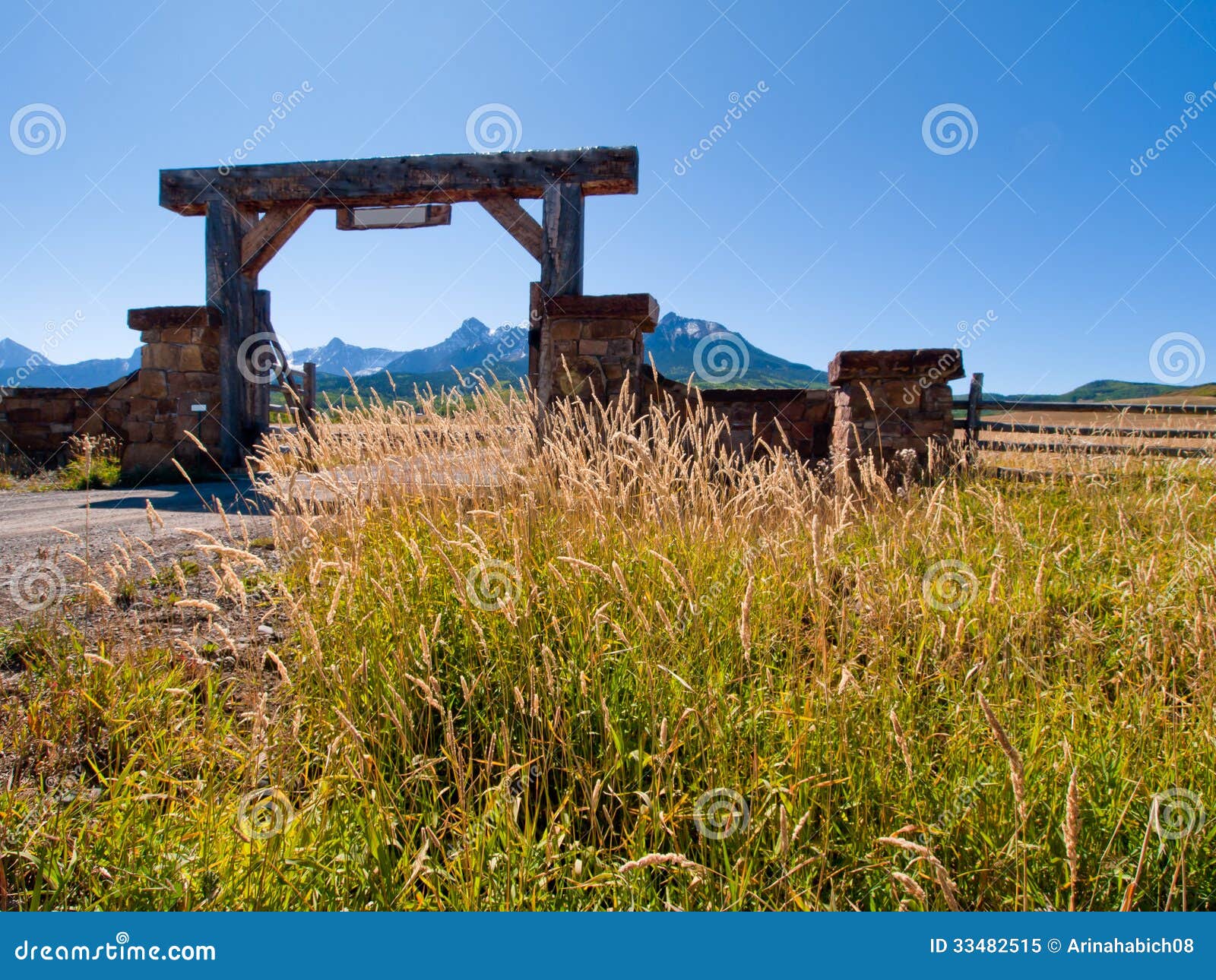 Entrada del rancho imagen de archivo. Imagen de verde - 33482515
