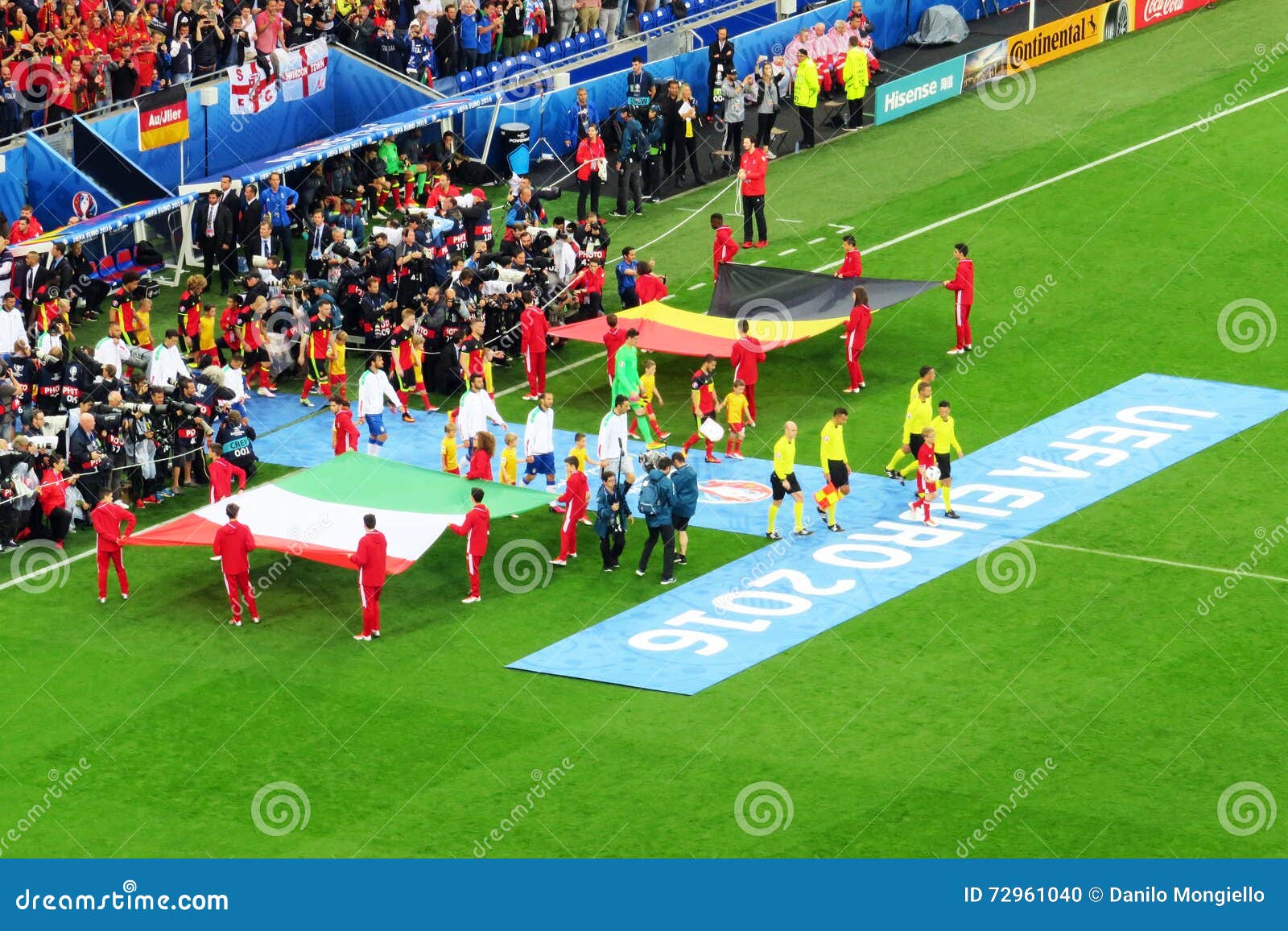 Entrada do futebol imagem editorial. Imagem de equipe - 72961040