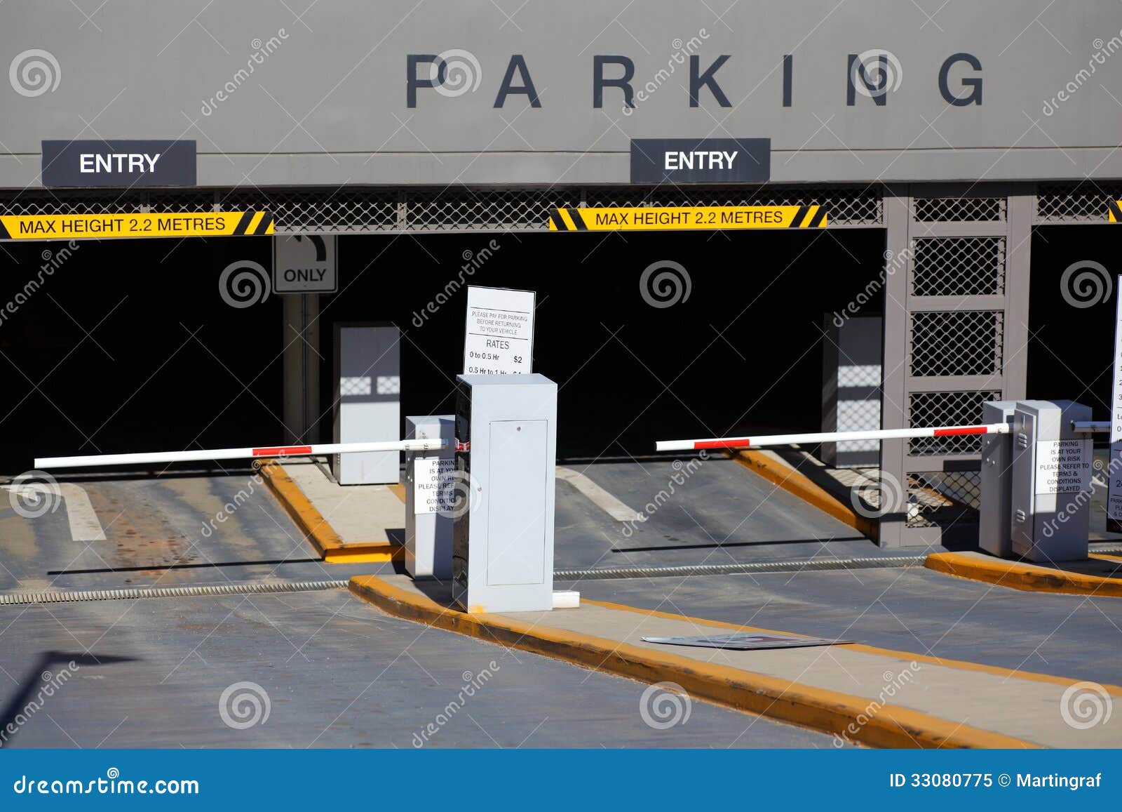 Entrada Do Parque De Estacionamento Subterrânea Imagem de Stock ...