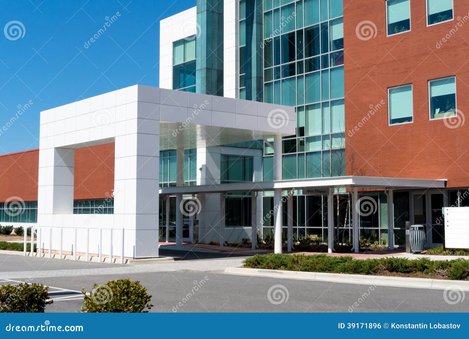 Entrada Moderna Del Centro Médico Foto de archivo - Imagen de recurso ...