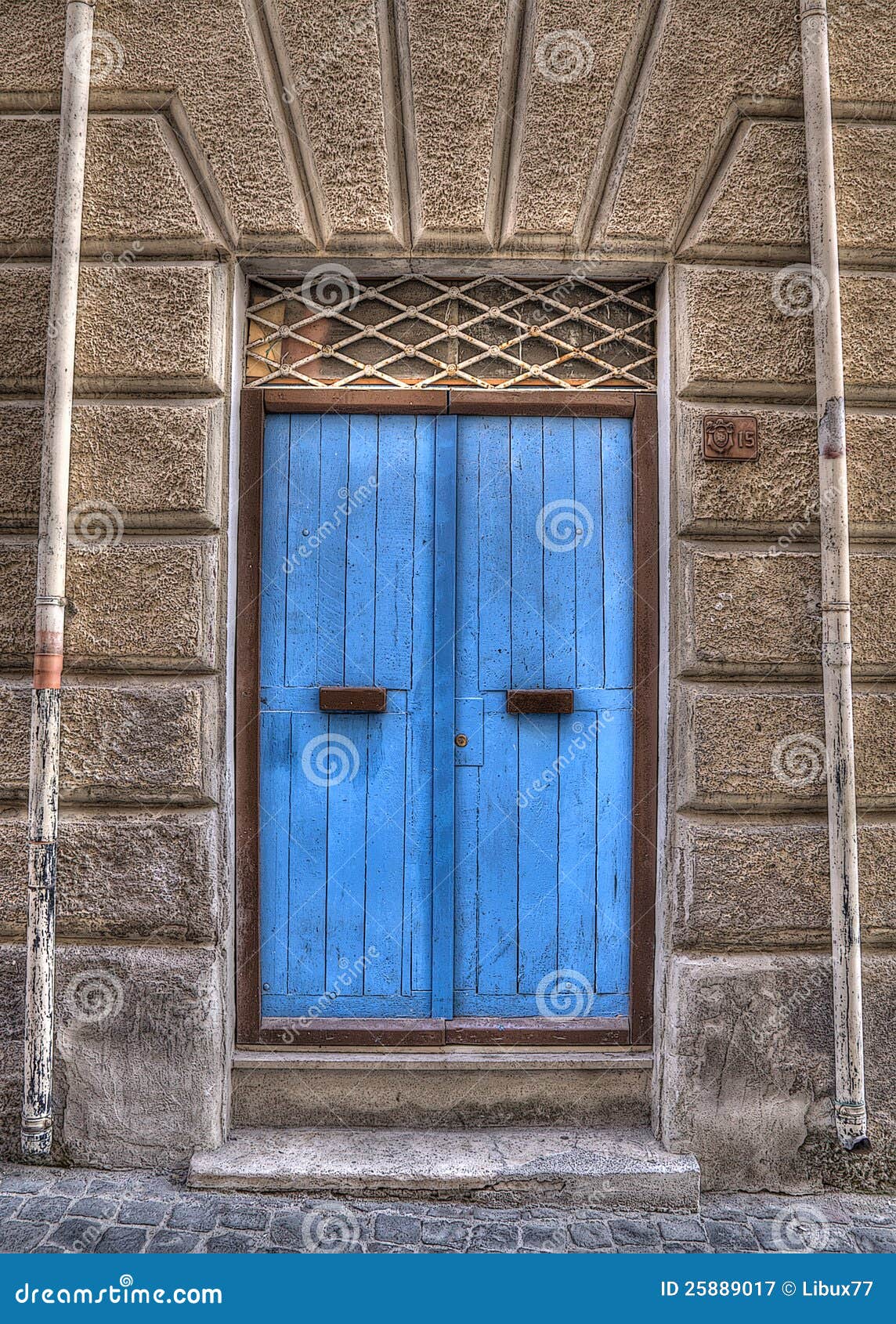 Entrada principal azul imagen de archivo. Imagen de roca - 25889017