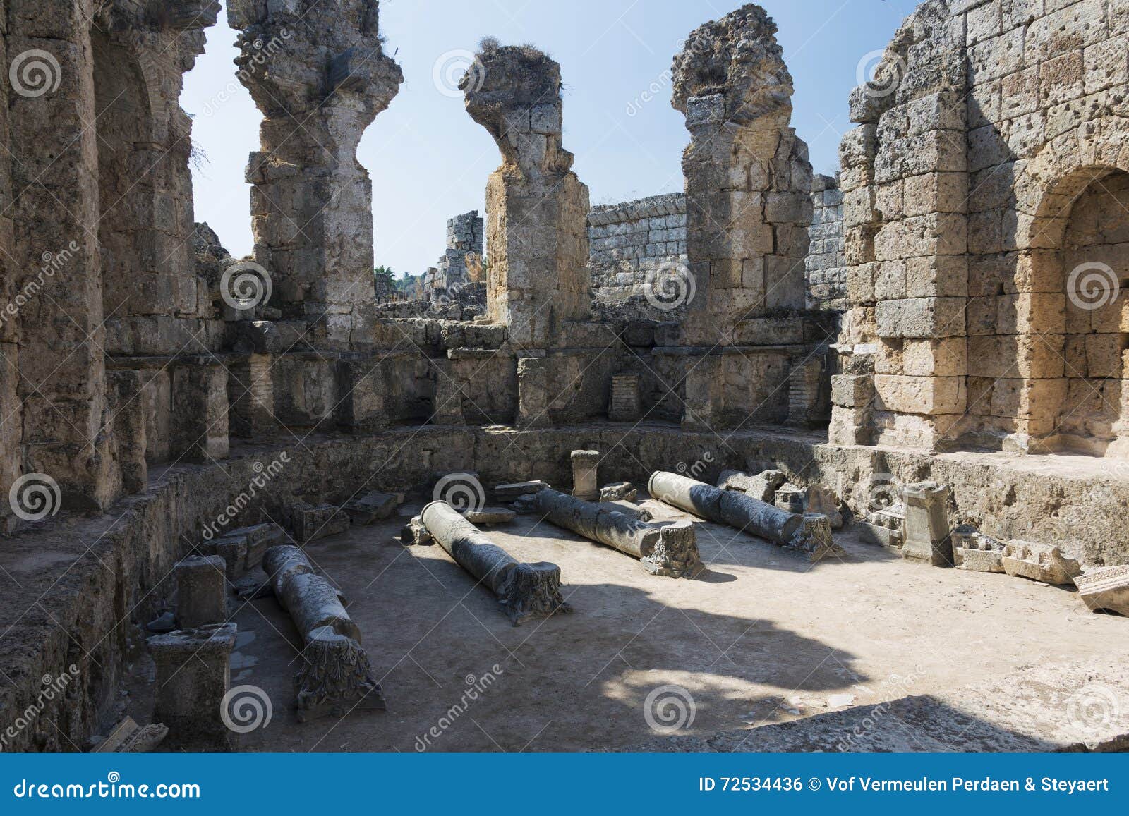 Entrance of the Bathhouse of Perge Editorial Photo - Image of ruin ...