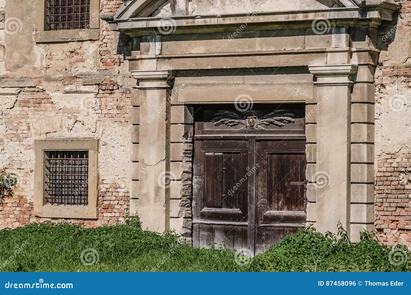 Entrance of Castle Building Stock Photo - Image of discovery, house ...