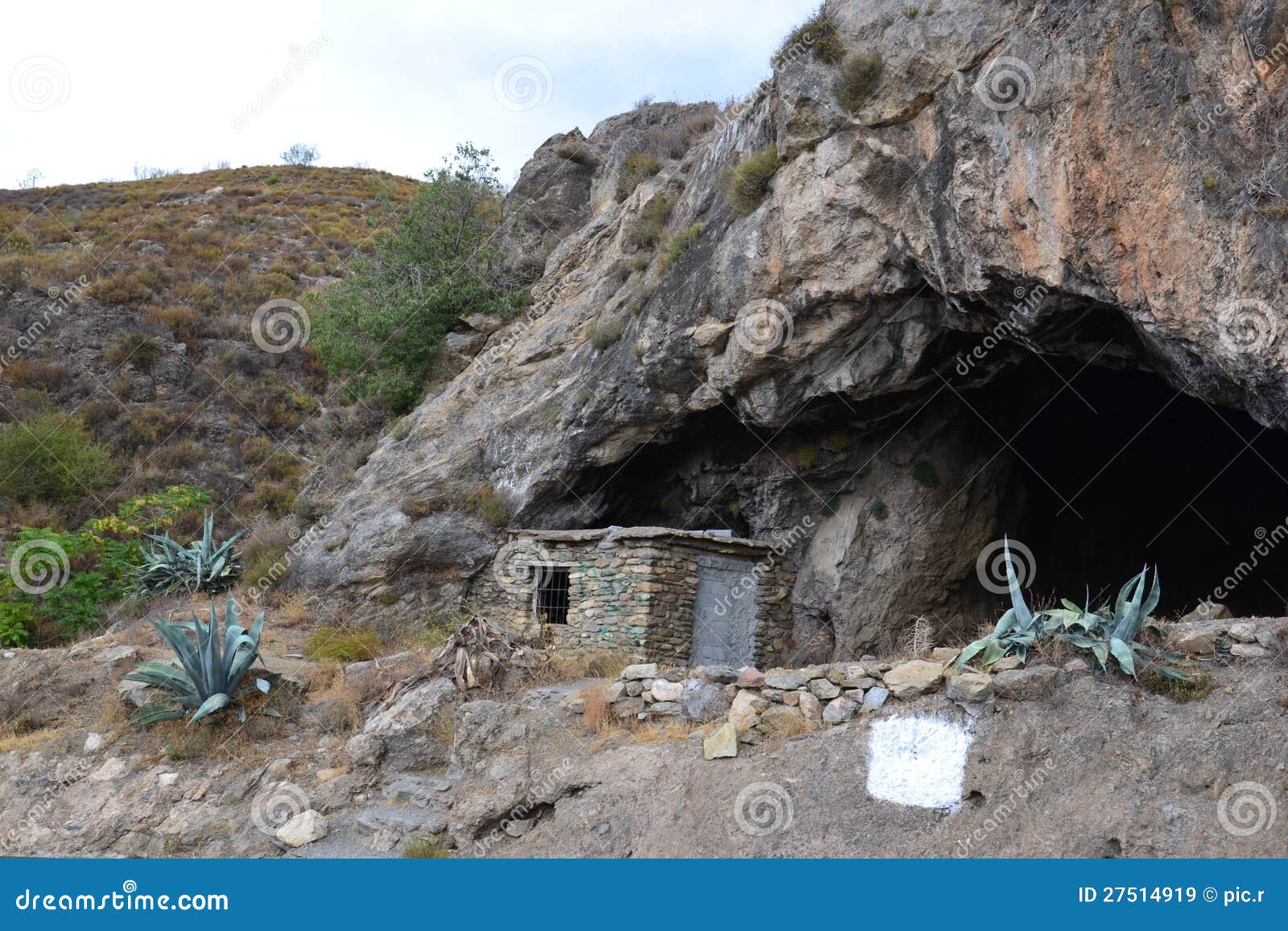 Entrance of the cave stock image. Image of nature, protecting - 27514919