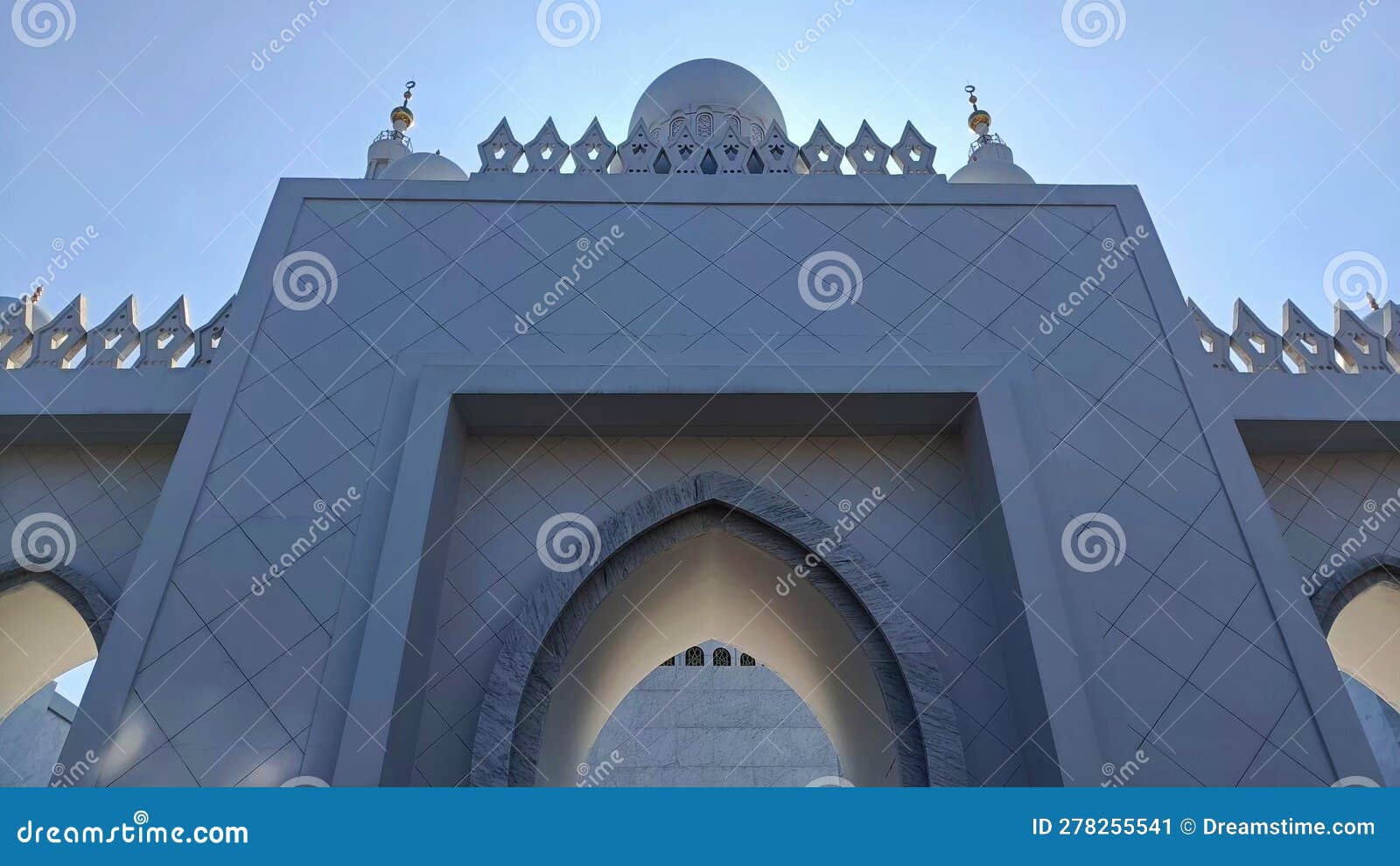 The Entrance Gate of the Sheikh Zayyed Mosque in Solo, Central Java ...