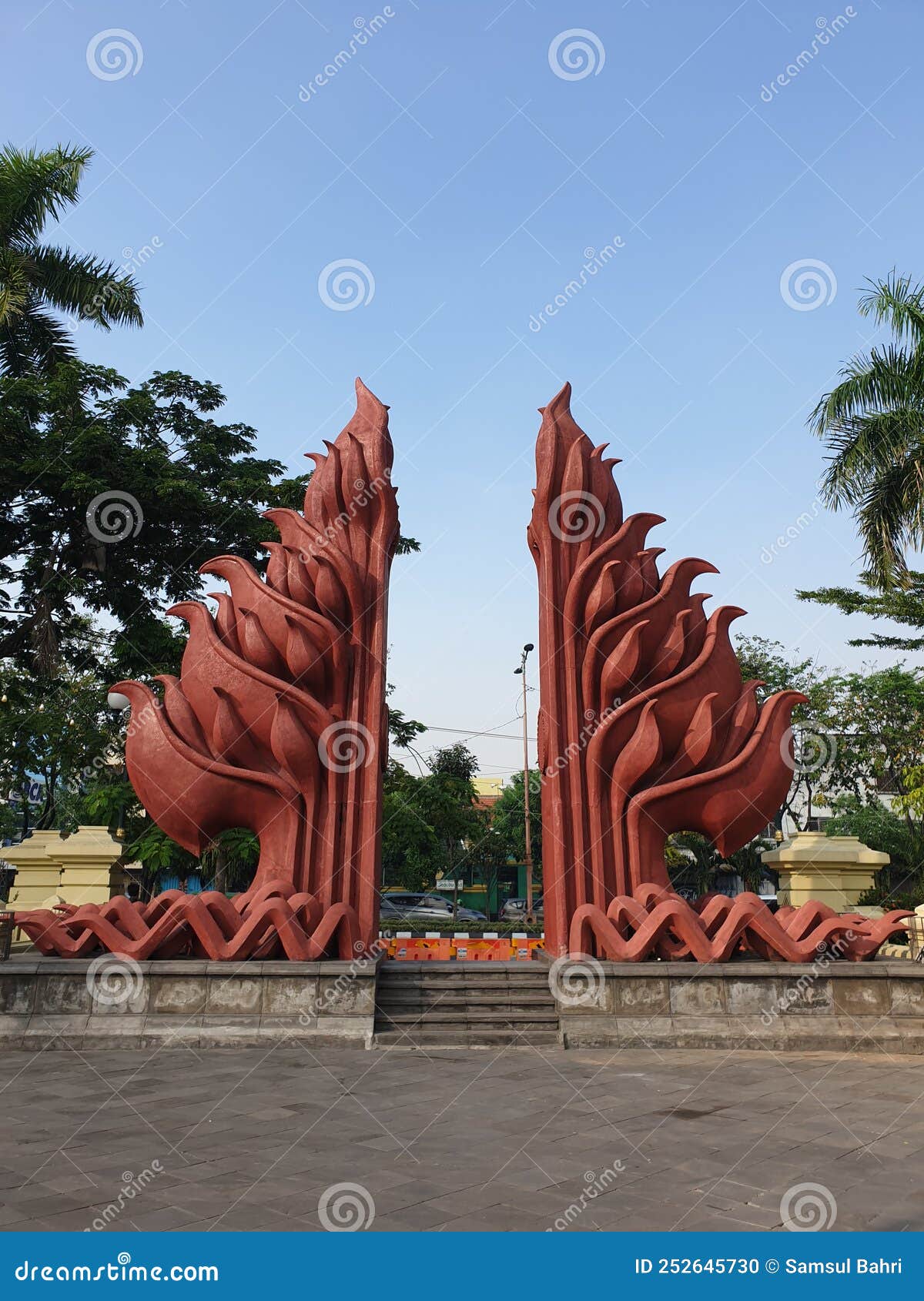 The Entrance Gate To the Hero Monument Stock Photo - Image of statue ...